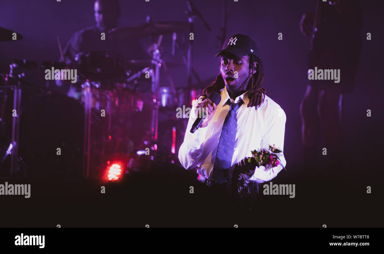 Blood orange singer hi-res stock photography and images - Alamy
