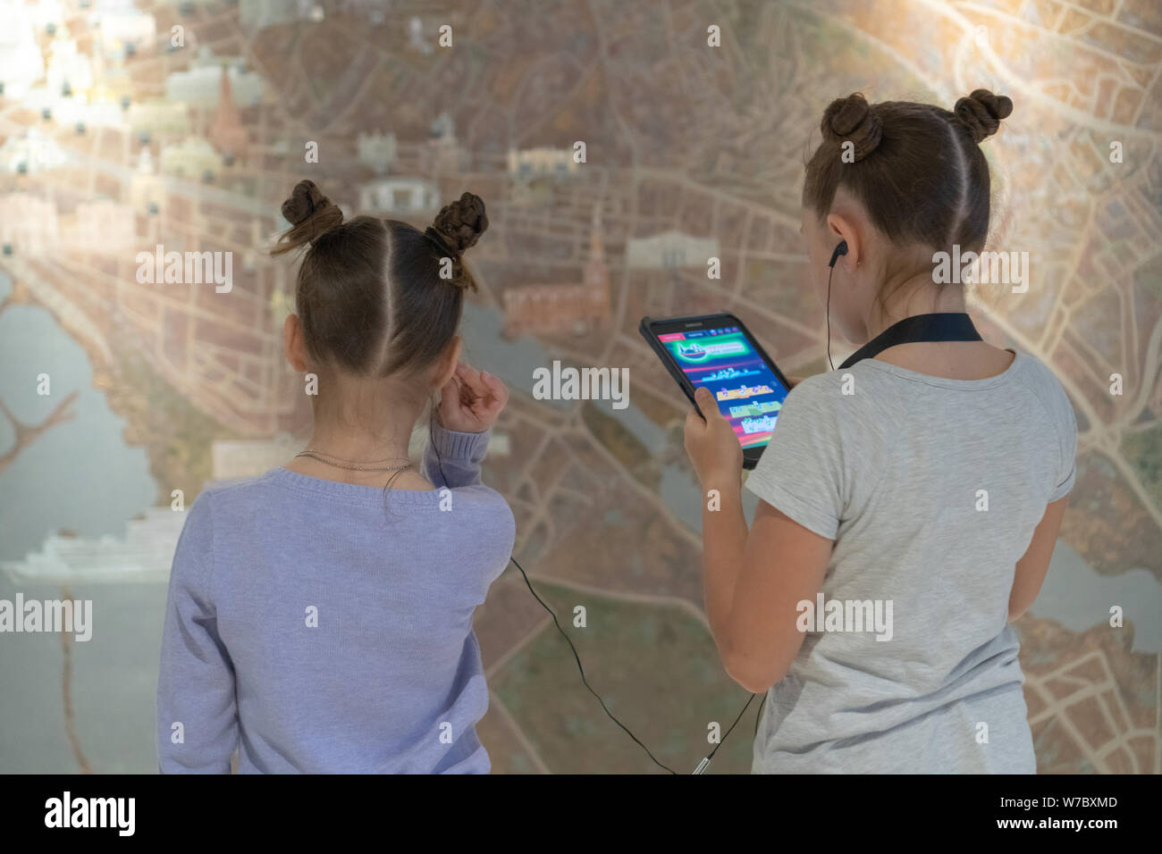 Child map museum hi-res stock photography and images - Alamy