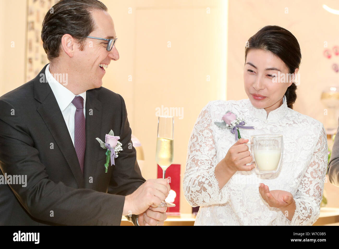 Chinese Olympic diving champion Guo Jingjing, right, who is married to ...