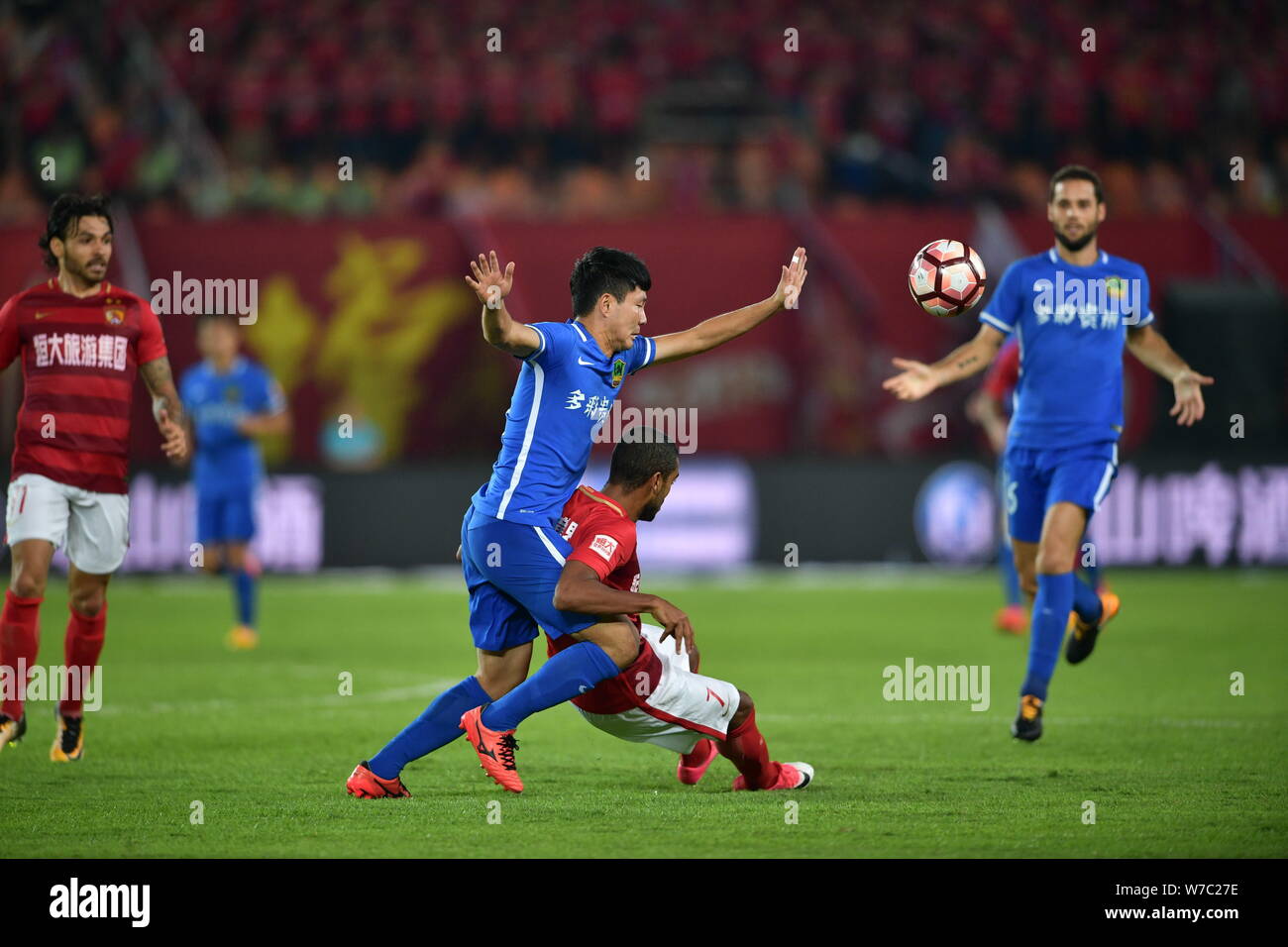 Brazilian football player Alan Carvalho, right, of Guangzhou Evergrande ...