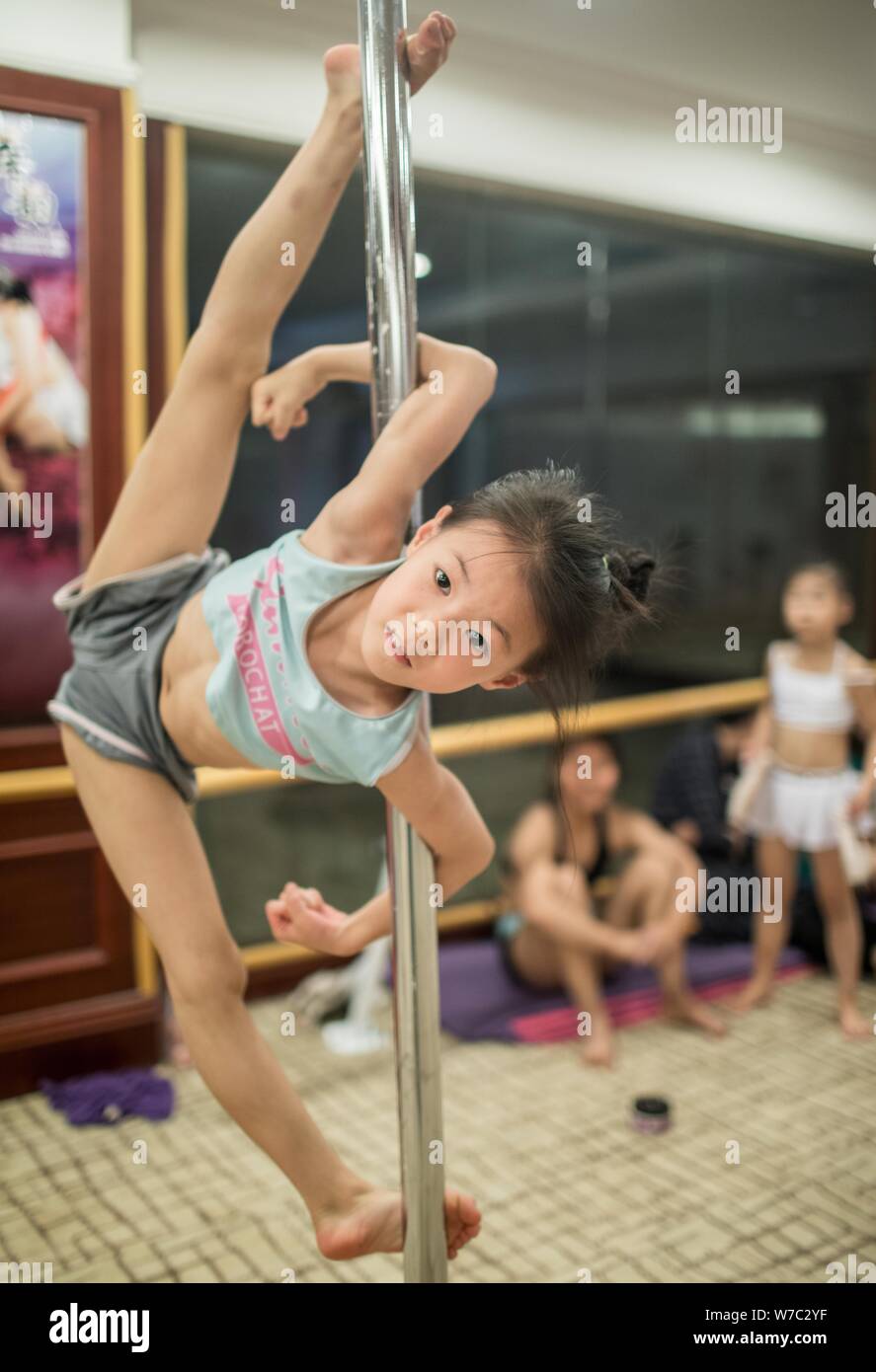 Pole dance class hi-res stock photography and images - Alamy