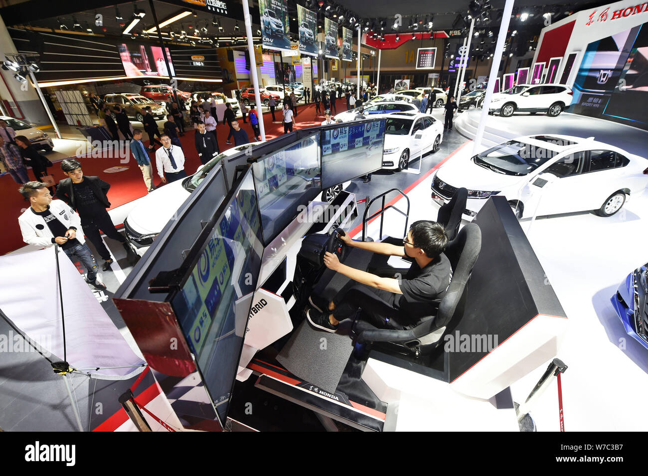 City driving simulation hi-res stock photography and images - Alamy