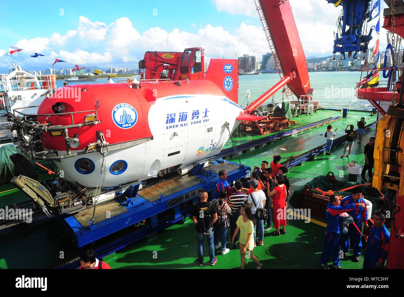 China's second manned submersible "Shenhai Yongshi" (Deep Sea Warrior ...