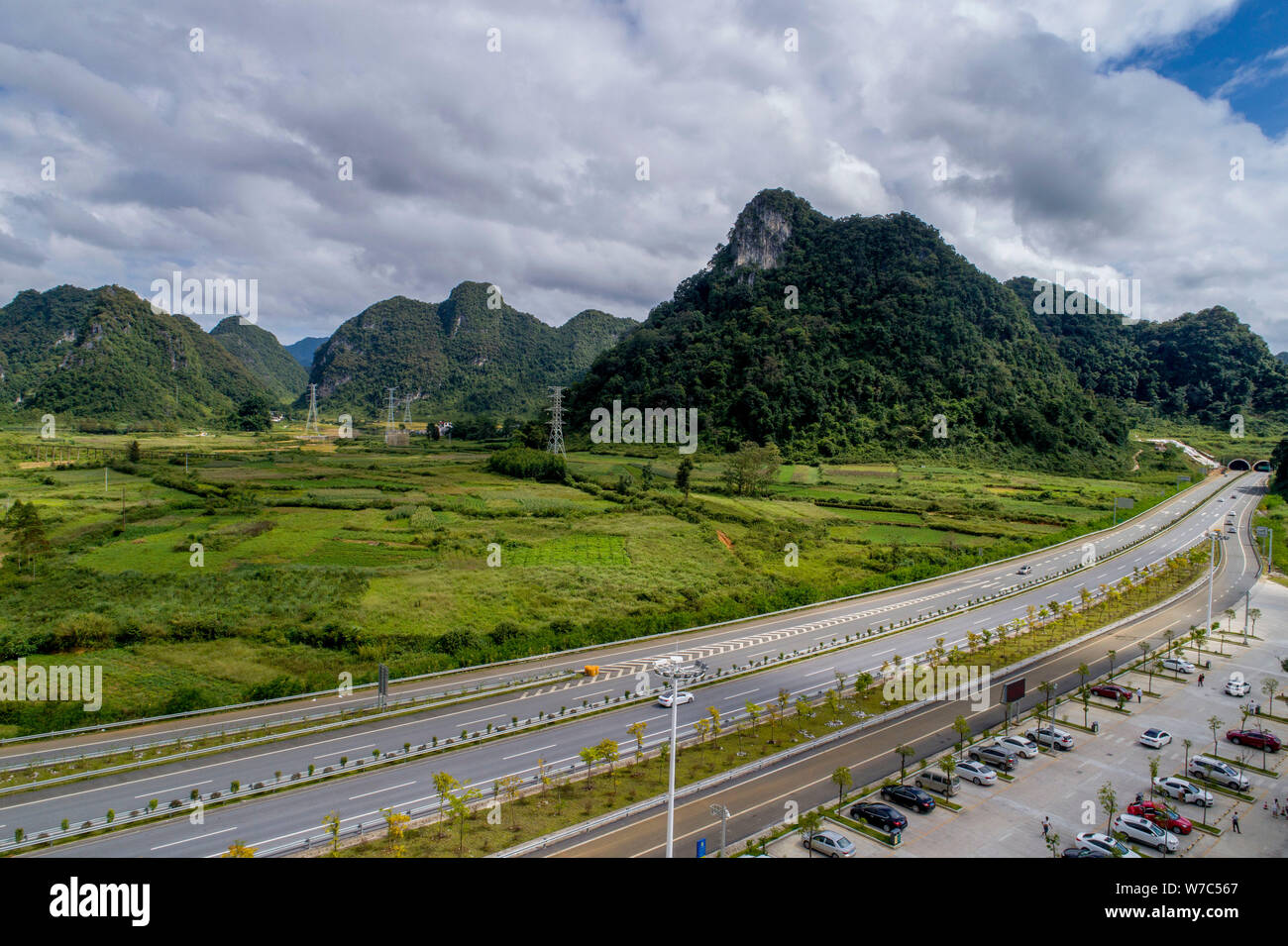 Landscape of the Hequ-Napo Expressway praised as the "path to heaven ...