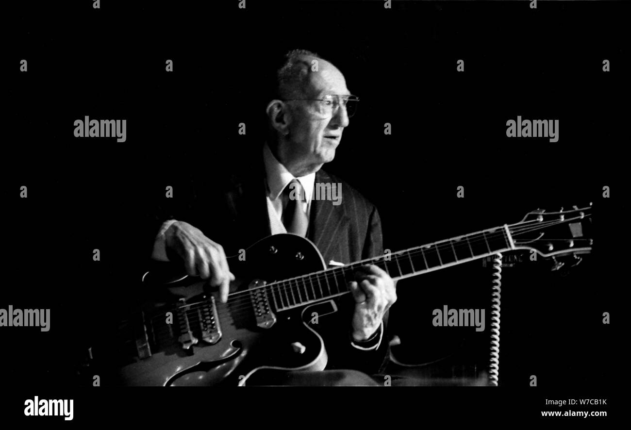 George Van Eps, Bulls Head, Chislehurst, April, 1993. Artist: Brian O ...