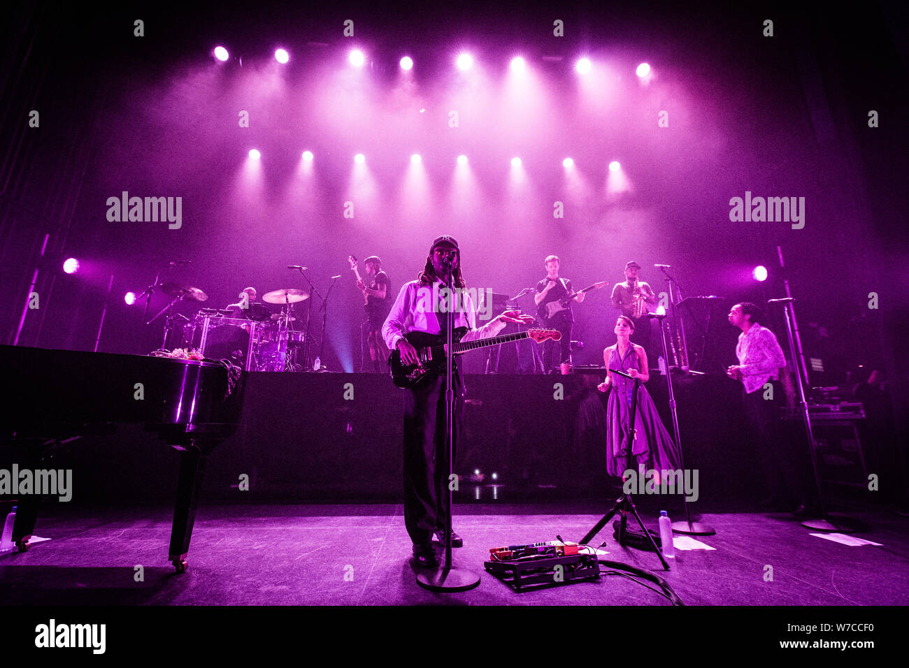 Blood orange singer hi-res stock photography and images - Alamy