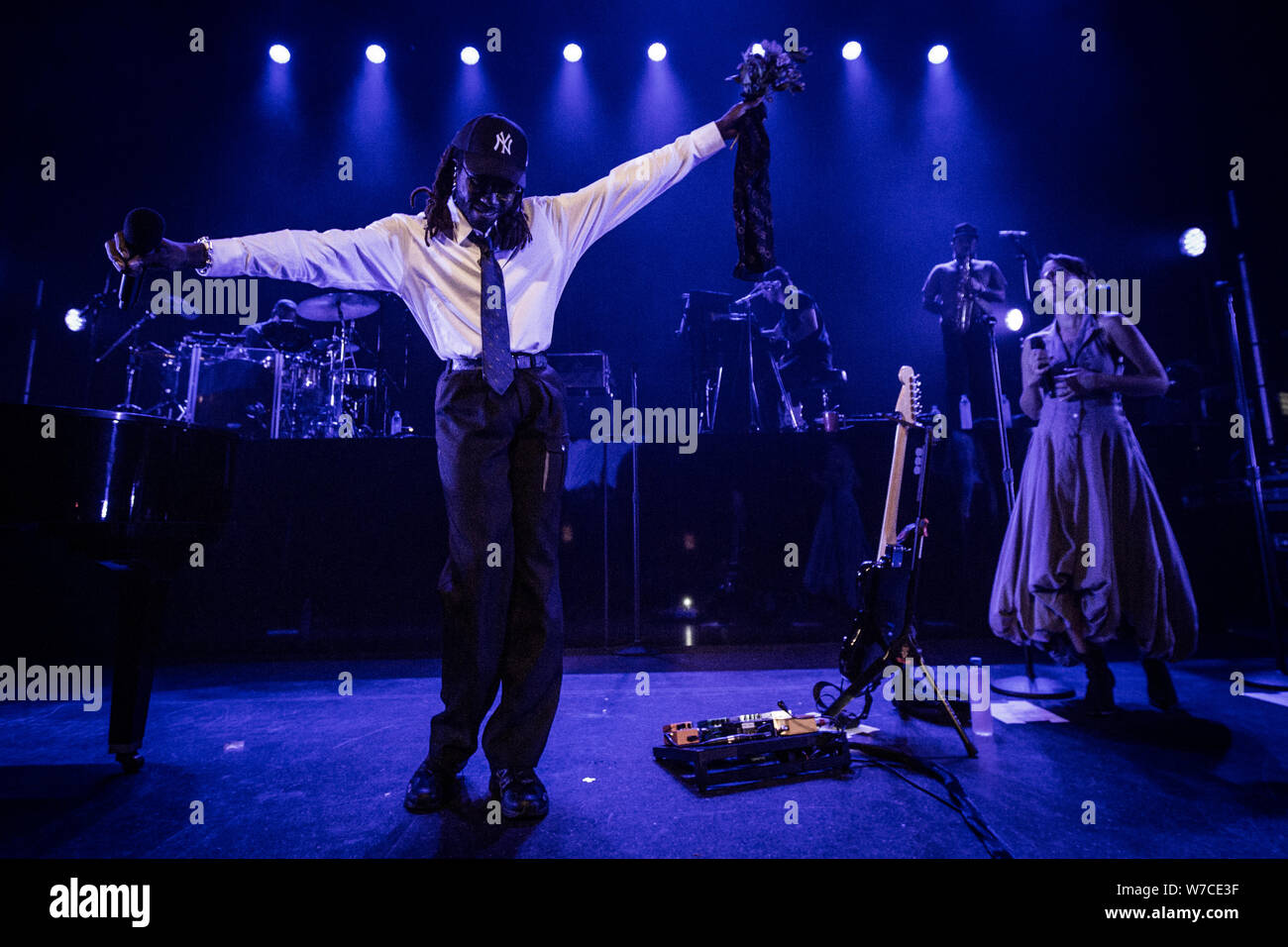 Blood orange singer hi-res stock photography and images - Alamy