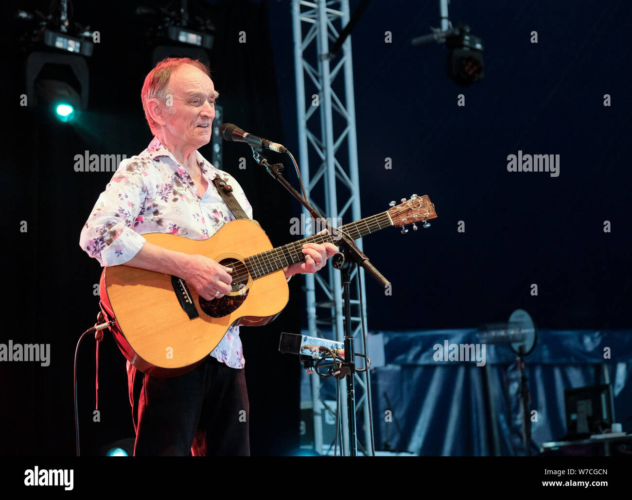 Martin carthy singing hi-res stock photography and images - Alamy