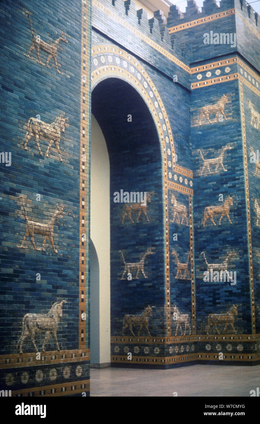 Ishtar gate bull hi-res stock photography and images - Alamy