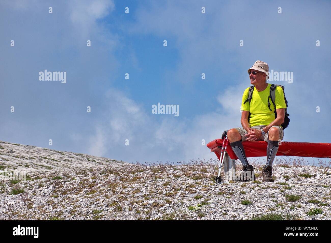 Sitting hike hi-res stock photography and images - Alamy