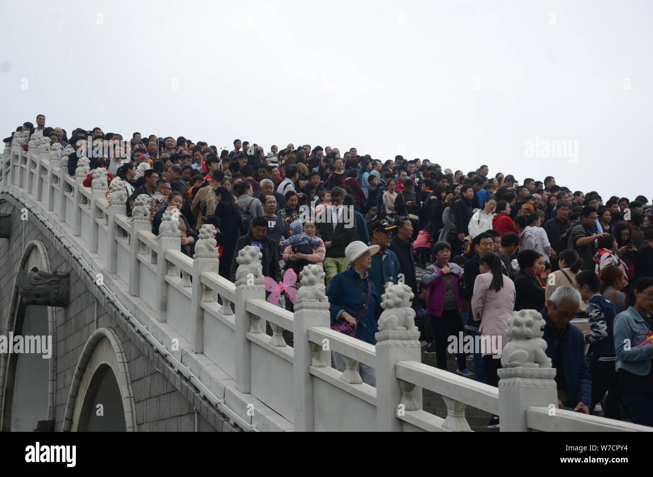 Qingming riverside landscape garden millennium hi-res stock photography ...