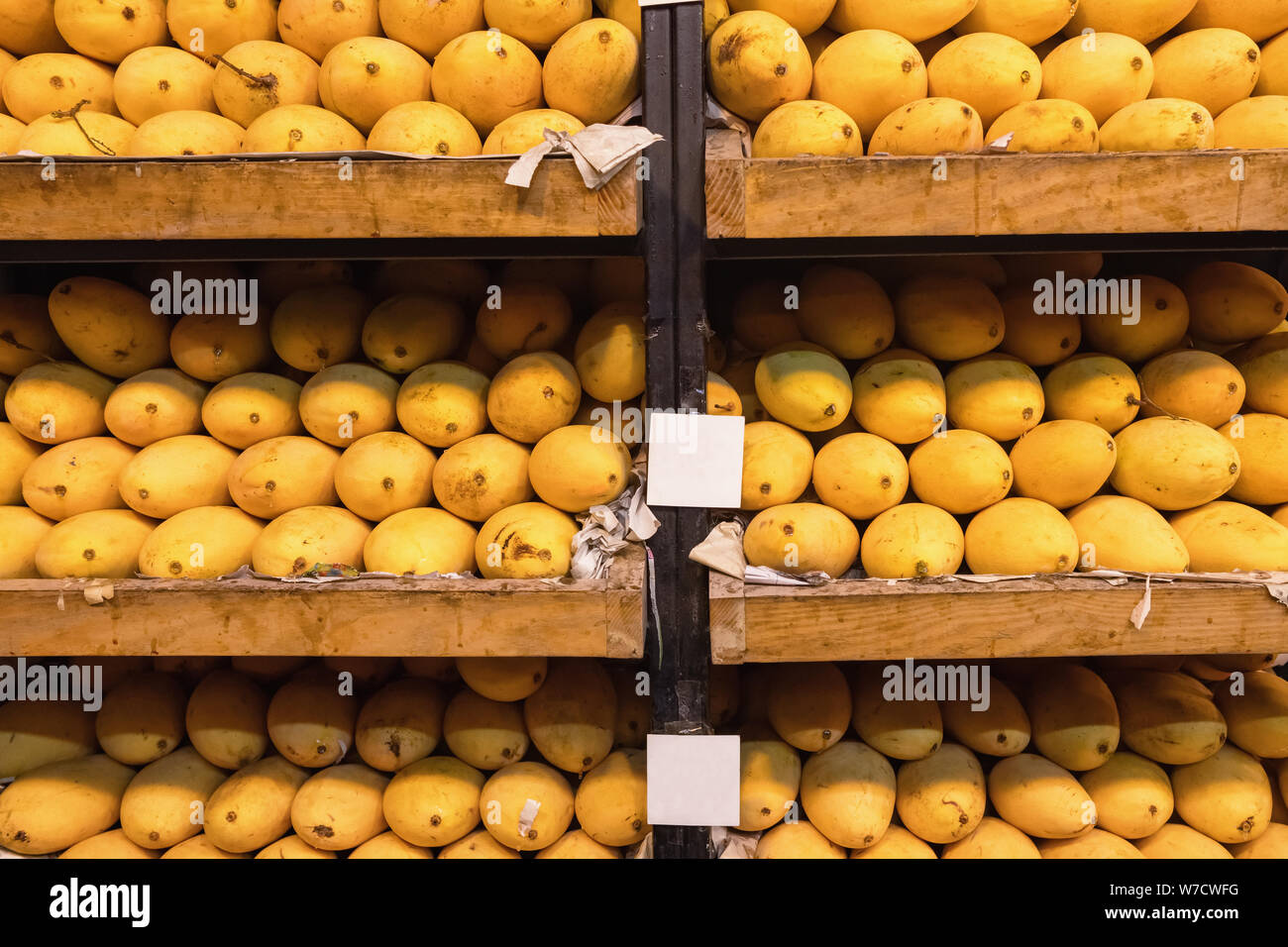 Mango fruit stall hi-res stock photography and images - Alamy