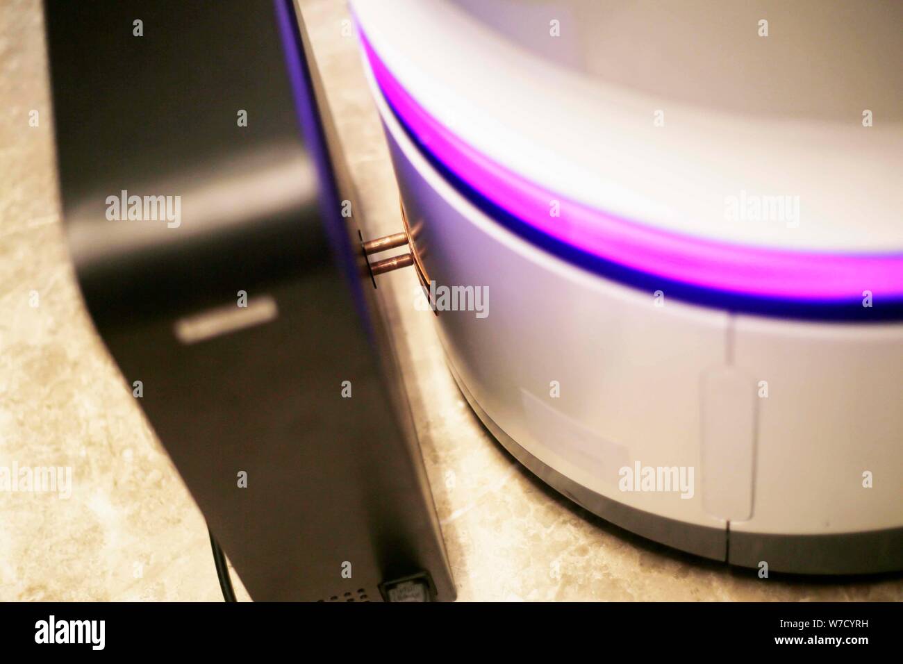 China's first smart food delivery robot developed by Eleme.com's future ...