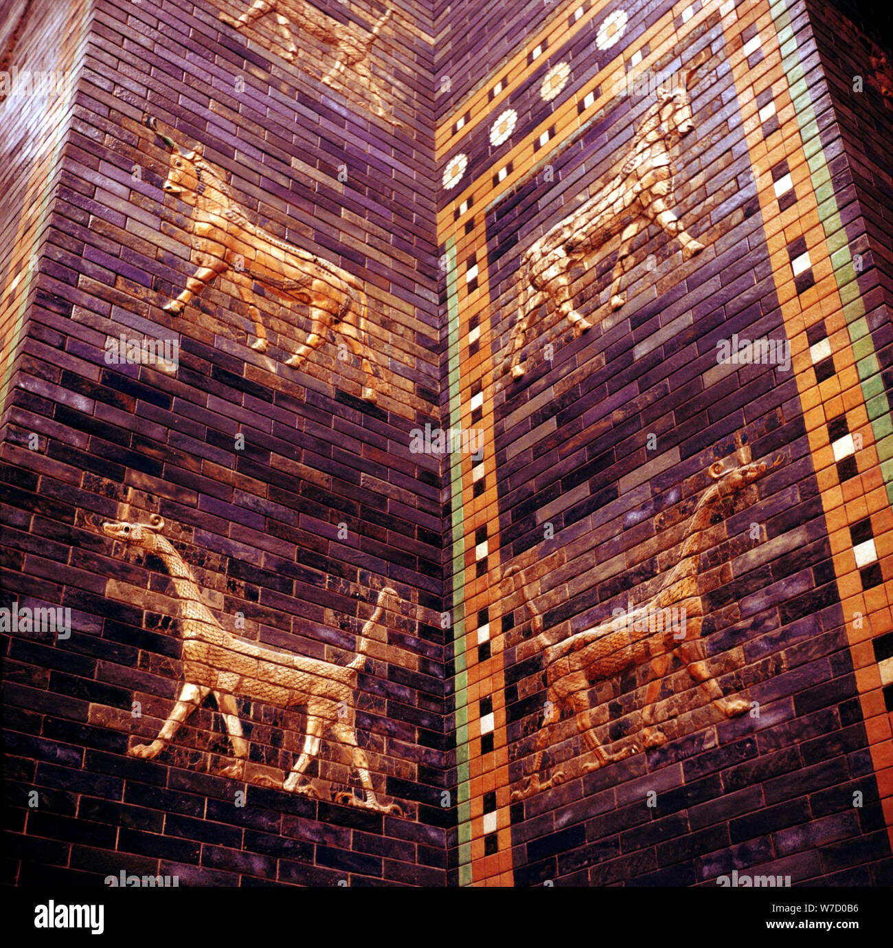 Ishtar gate bull hi-res stock photography and images - Alamy