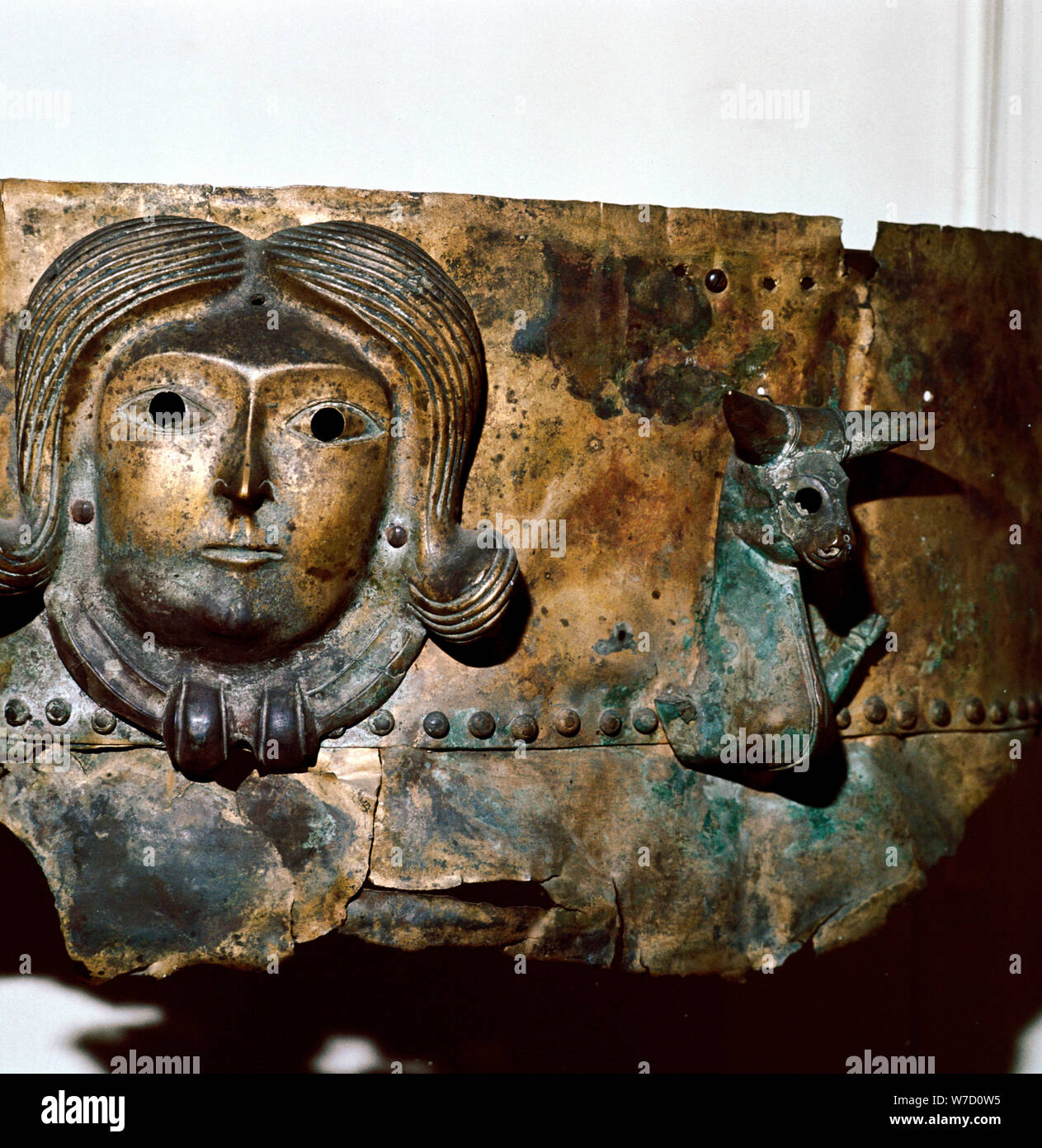 Bronze cauldron hi-res stock photography and images - Alamy