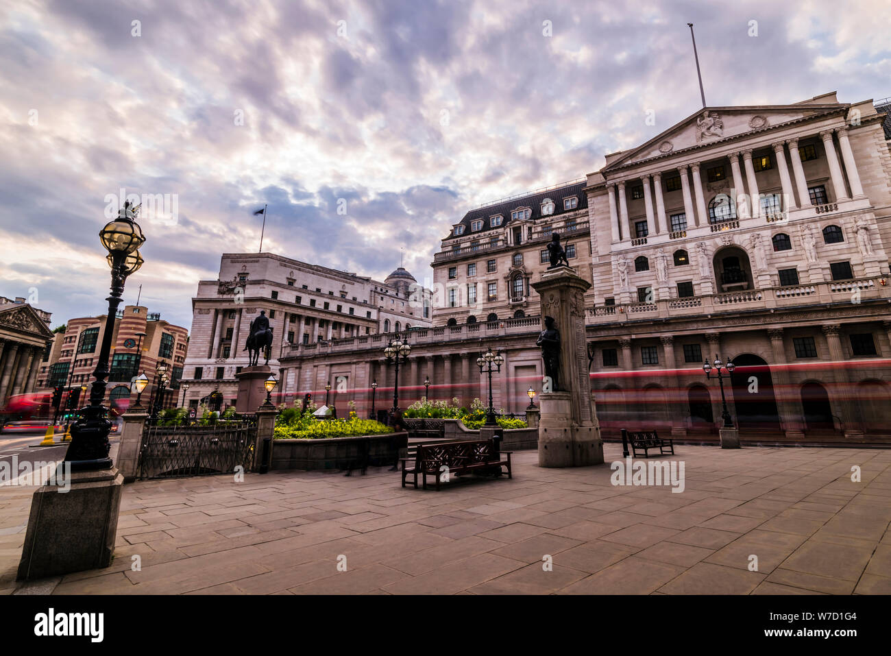 Bank station threadneedle street entrance hi-res stock photography and ...
