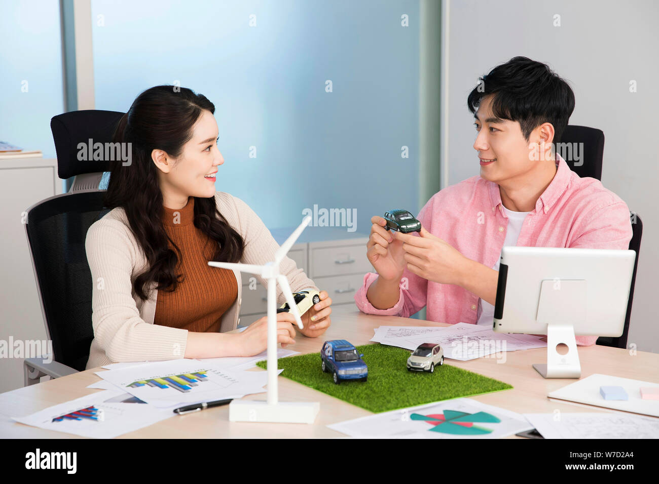 Office life concept, two asian business partners working in office 412 ...