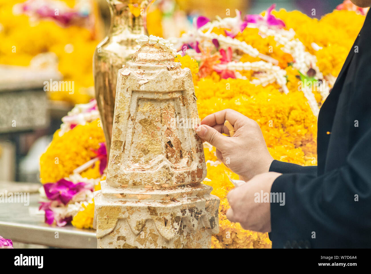 Burning incense at the erawan shrine bangkok hi-res stock photography ...
