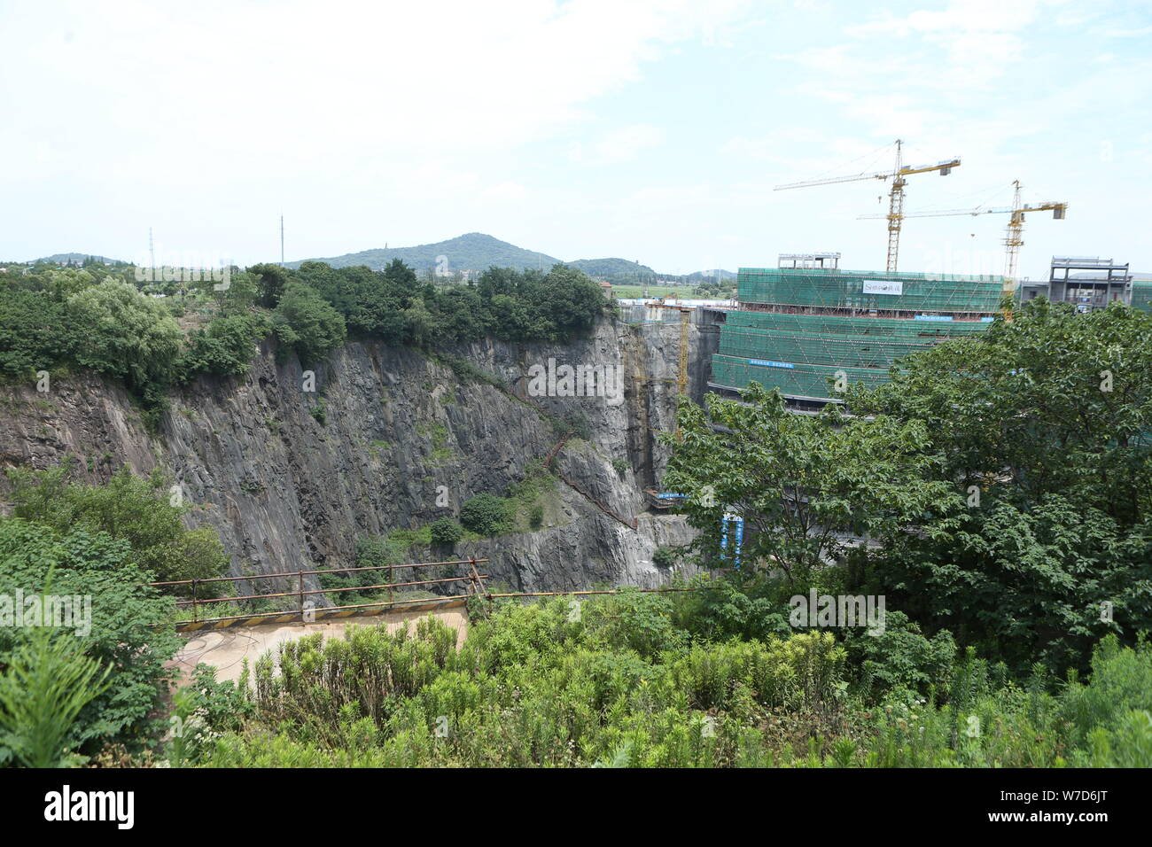 Deep pit hotel hi-res stock photography and images - Alamy