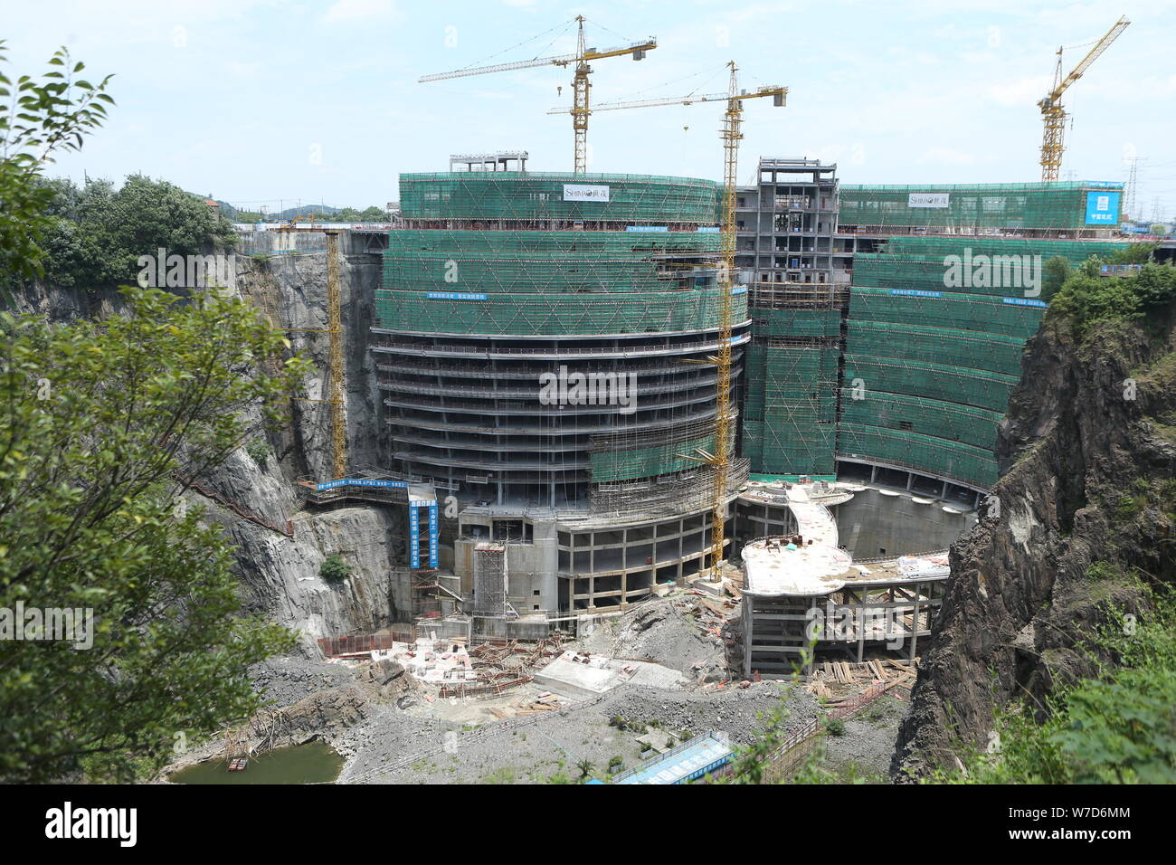 --FILE--The five-star Shanghai Tianmashan Pit Hotel, also known as the ...