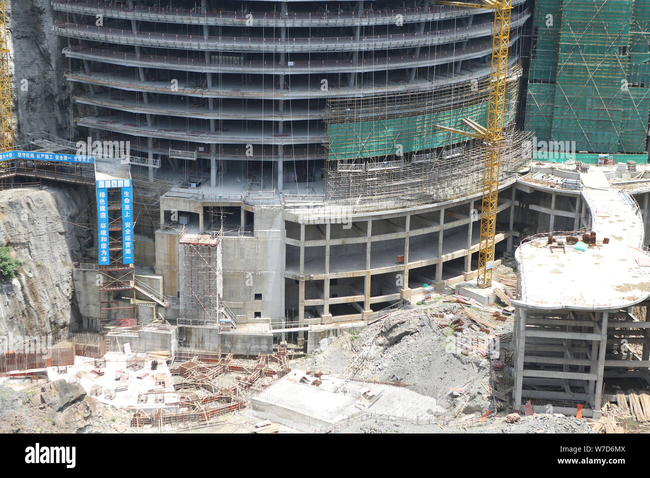 Deep pit hotel hi-res stock photography and images - Alamy