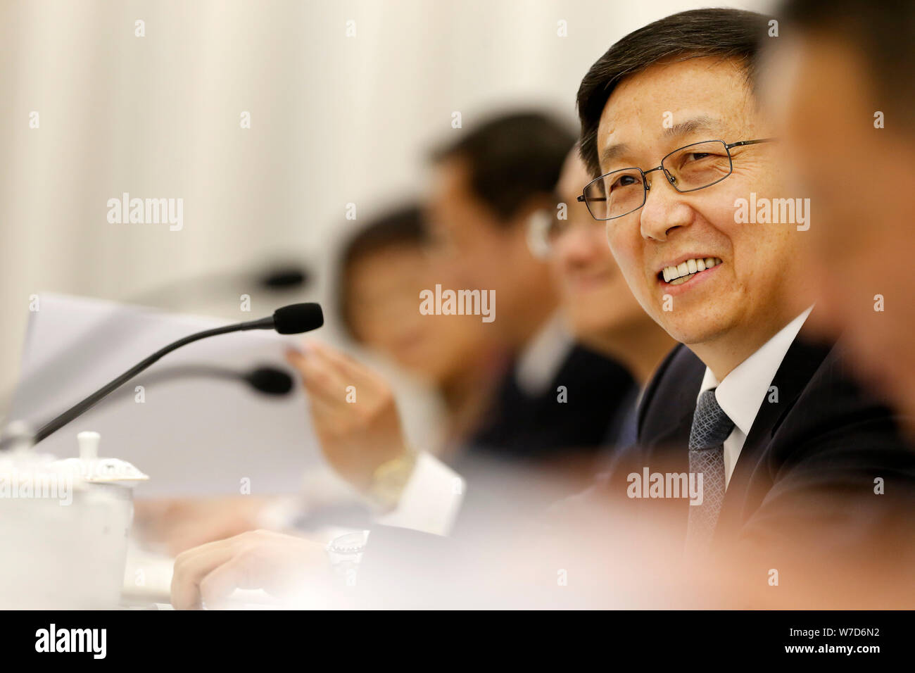 --FILE--Han Zheng, Secretary of the Shanghai Municipal Committee of the ...