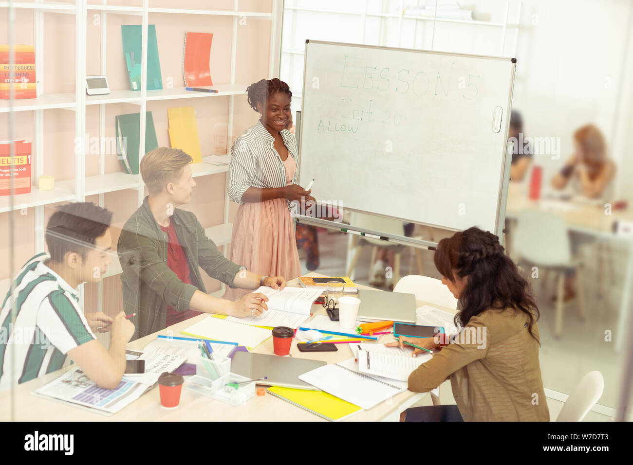 Students group work together classroom hi-res stock photography and ...
