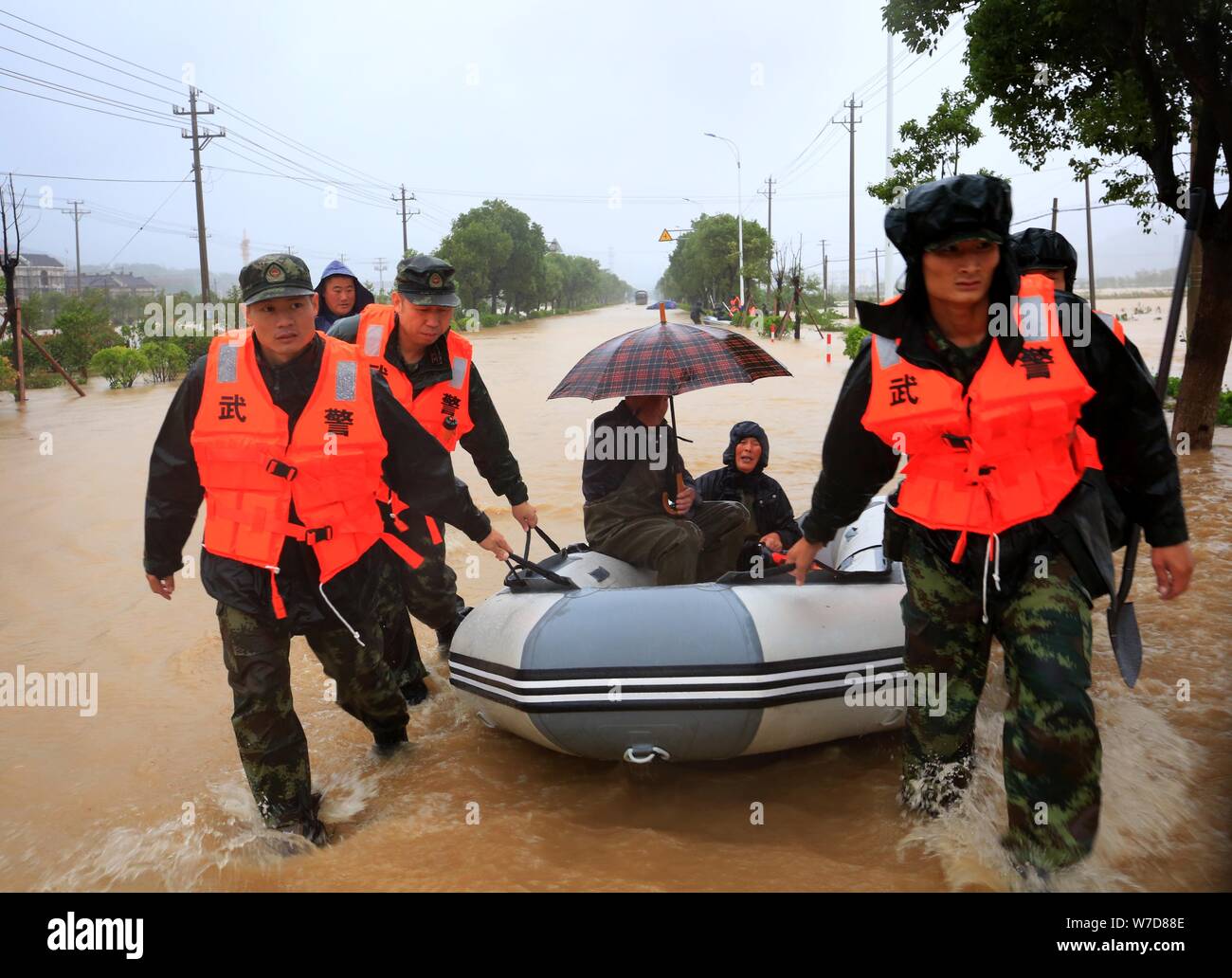 Chinese rescuers evacuate local residents by inflatable life boat from ...