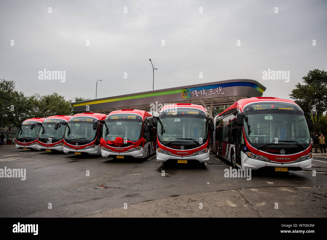 Electric bus china charging hi-res stock photography and images - Alamy