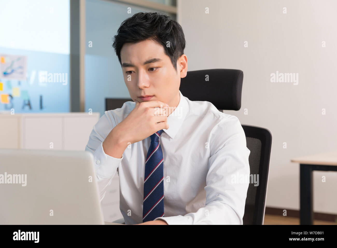 Office life concept, two asian business partners working in office 034 ...