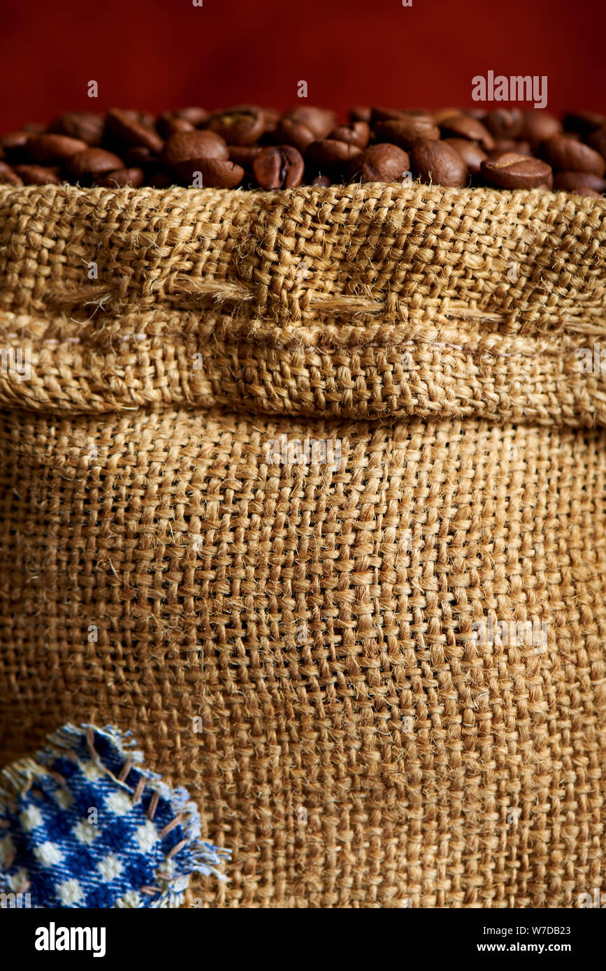 Burlap coffee beans hi-res stock photography and images - Alamy