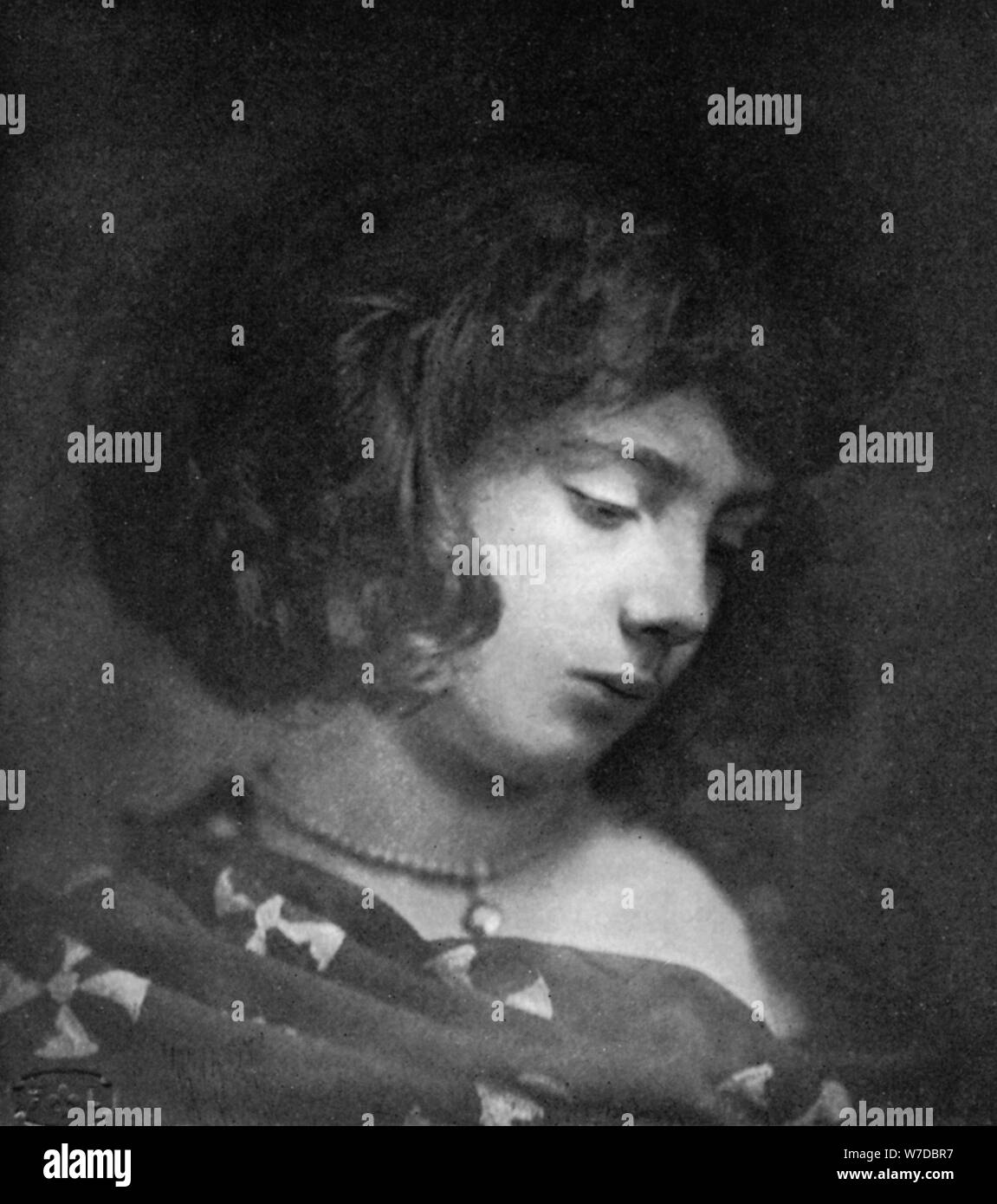 Portrait of a woman 1900s hi-res stock photography and images - Alamy