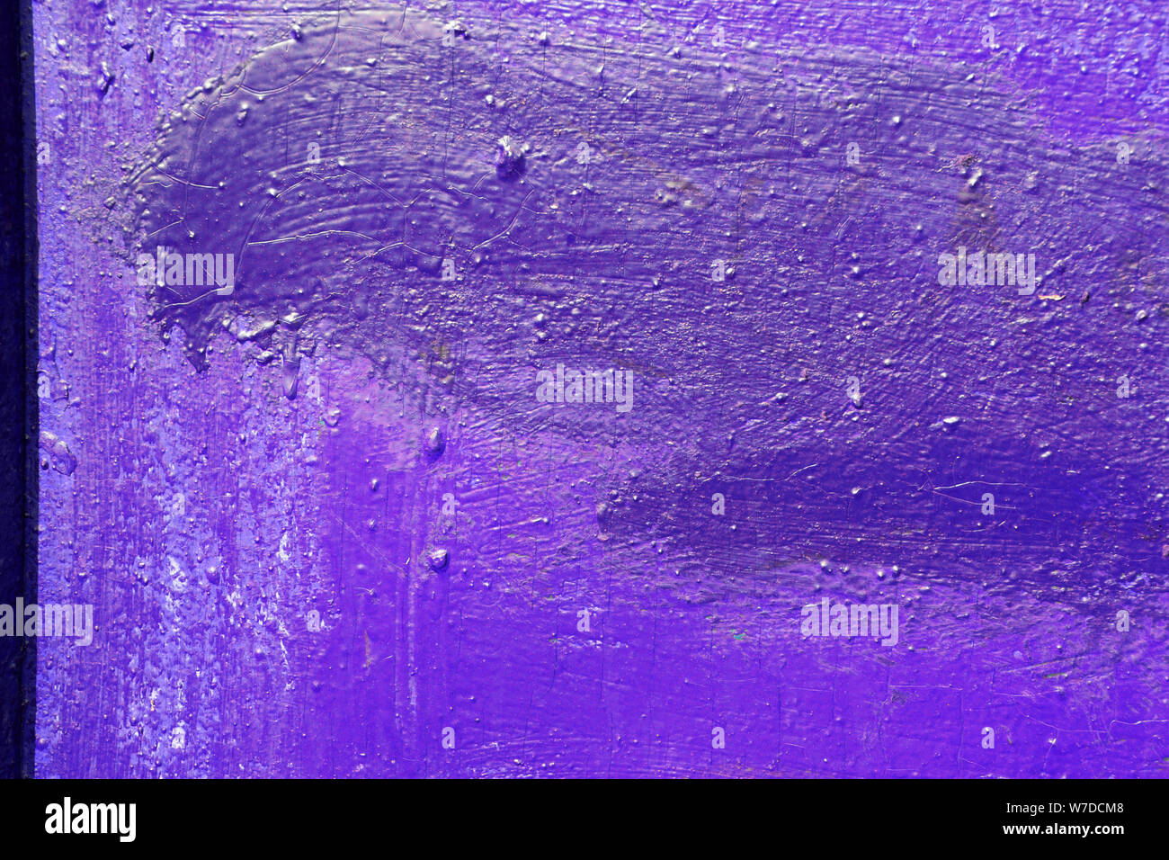 Purple wall texture hi-res stock photography and images - Alamy