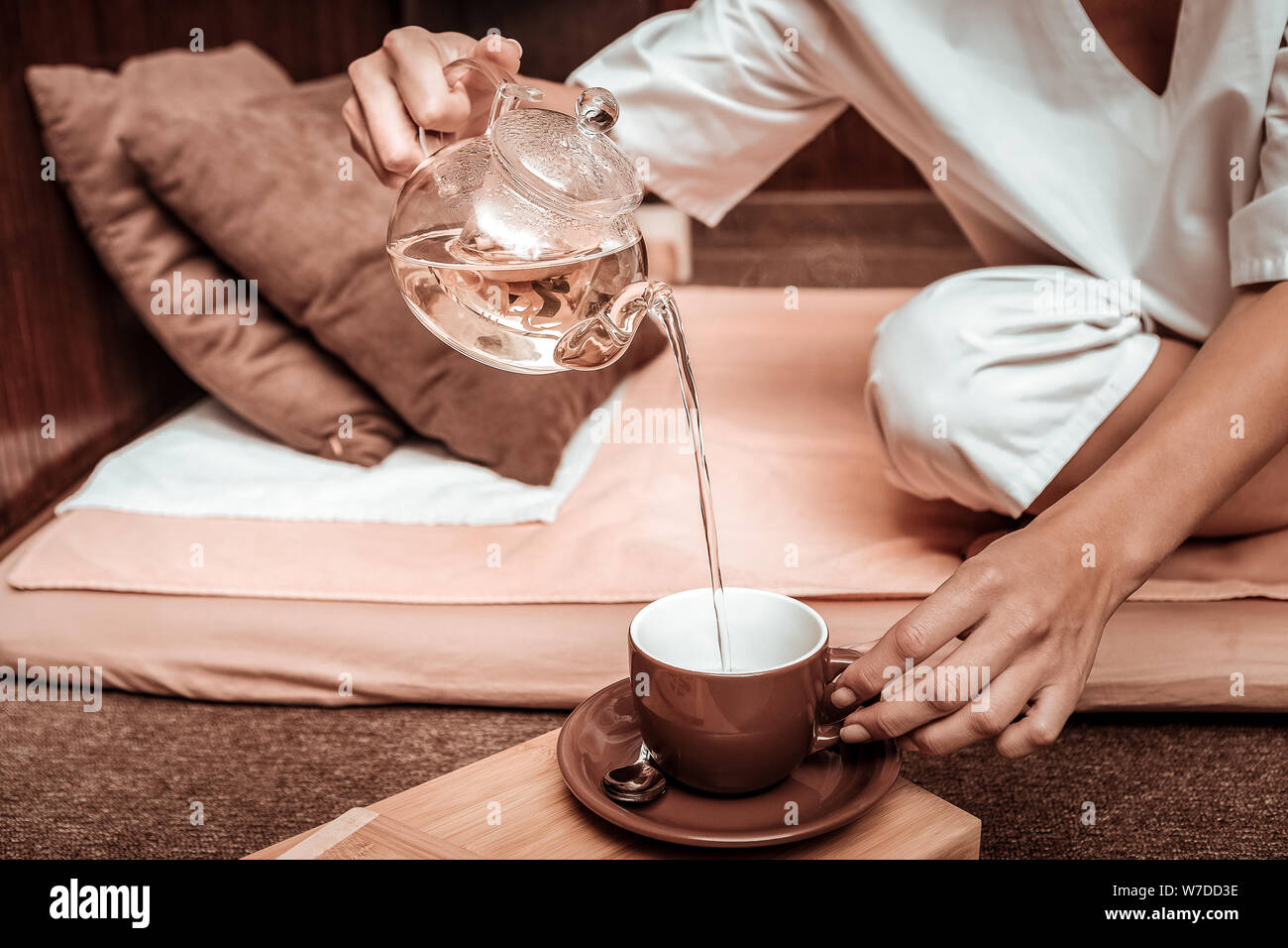 Poring Tea High Resolution Stock Photography and Images - Alamy