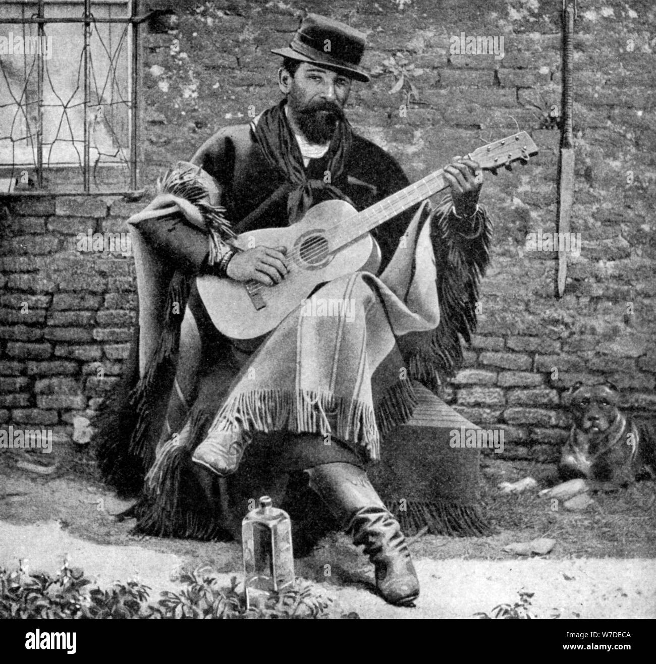 Gaucho poncho hi-res stock photography and images - Alamy