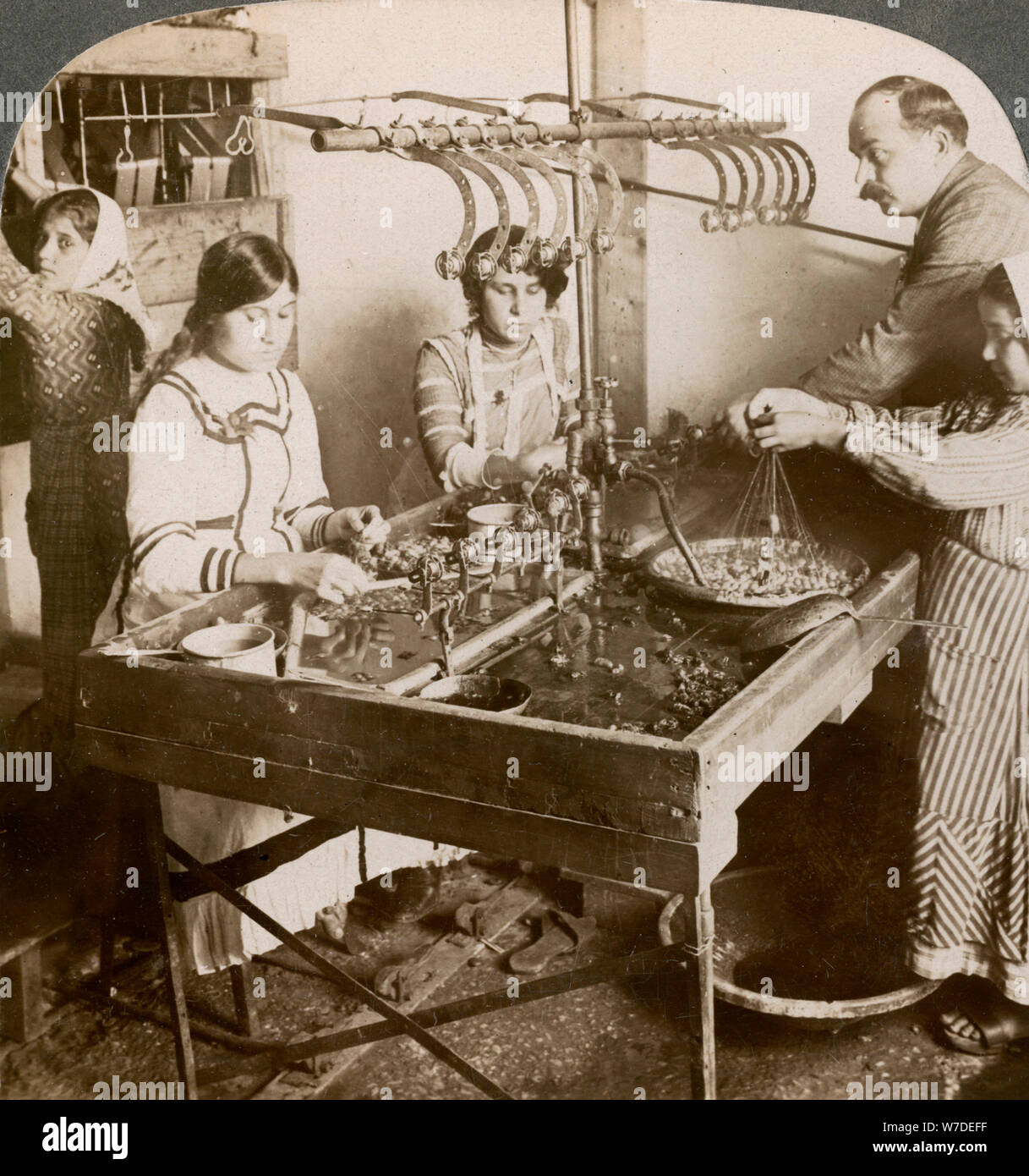 1900s manufacturing hi-res stock photography and images - Alamy