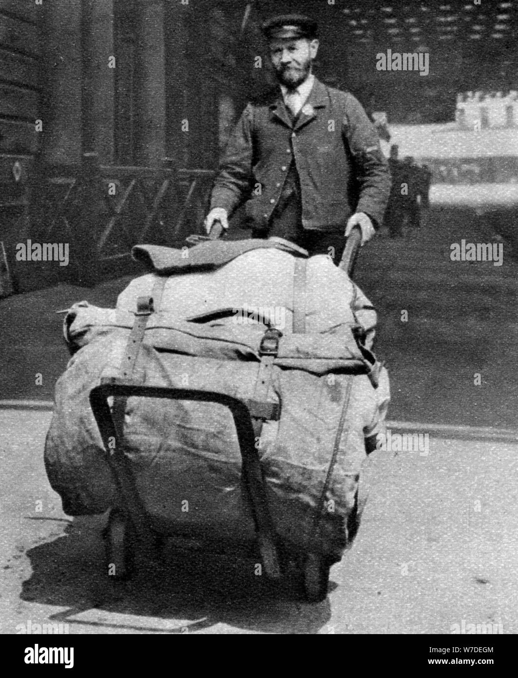Railway porter with trolley of luggage hi-res stock photography and ...