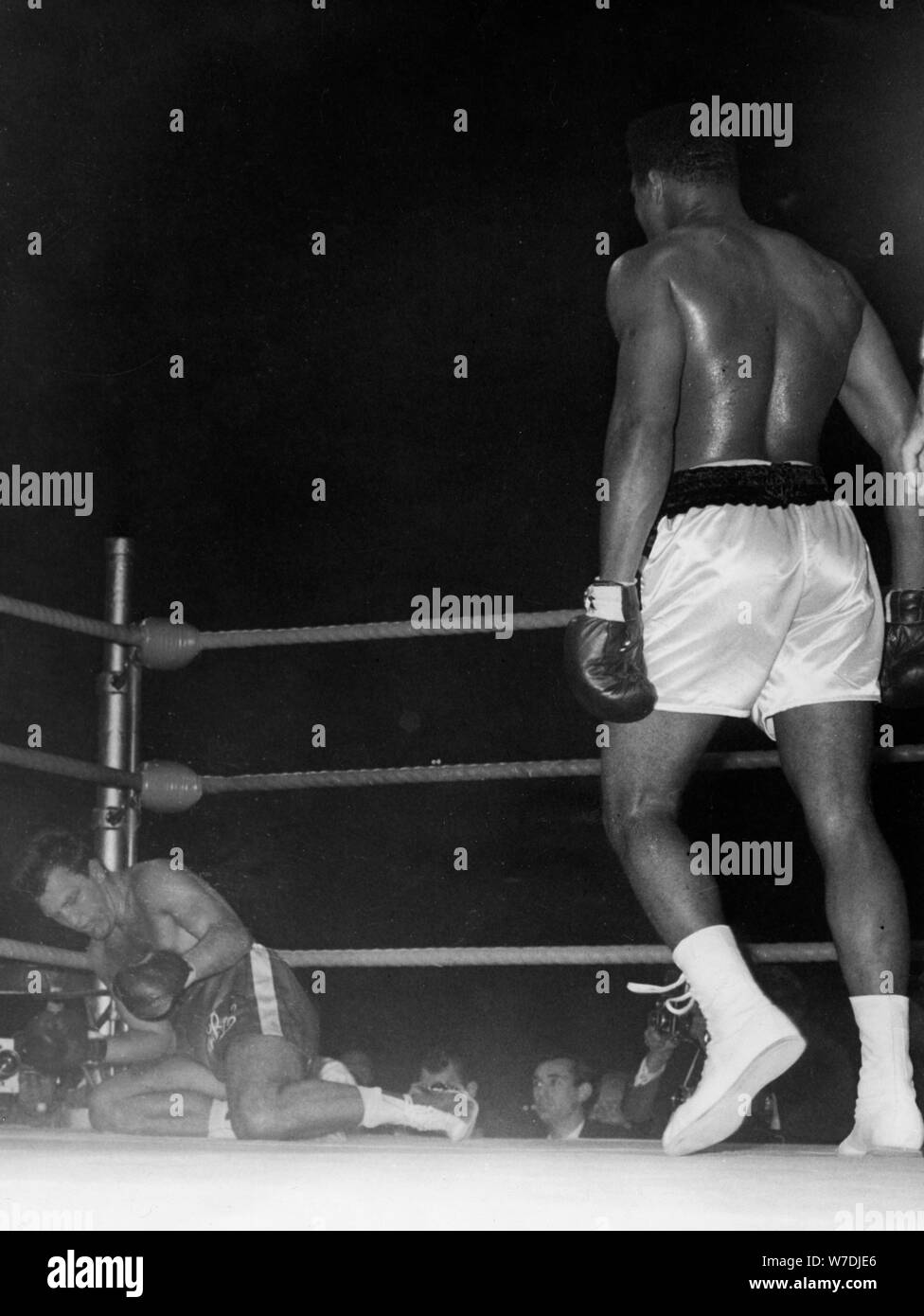 Boxing heavyweight brian london Black and White Stock Photos & Images ...