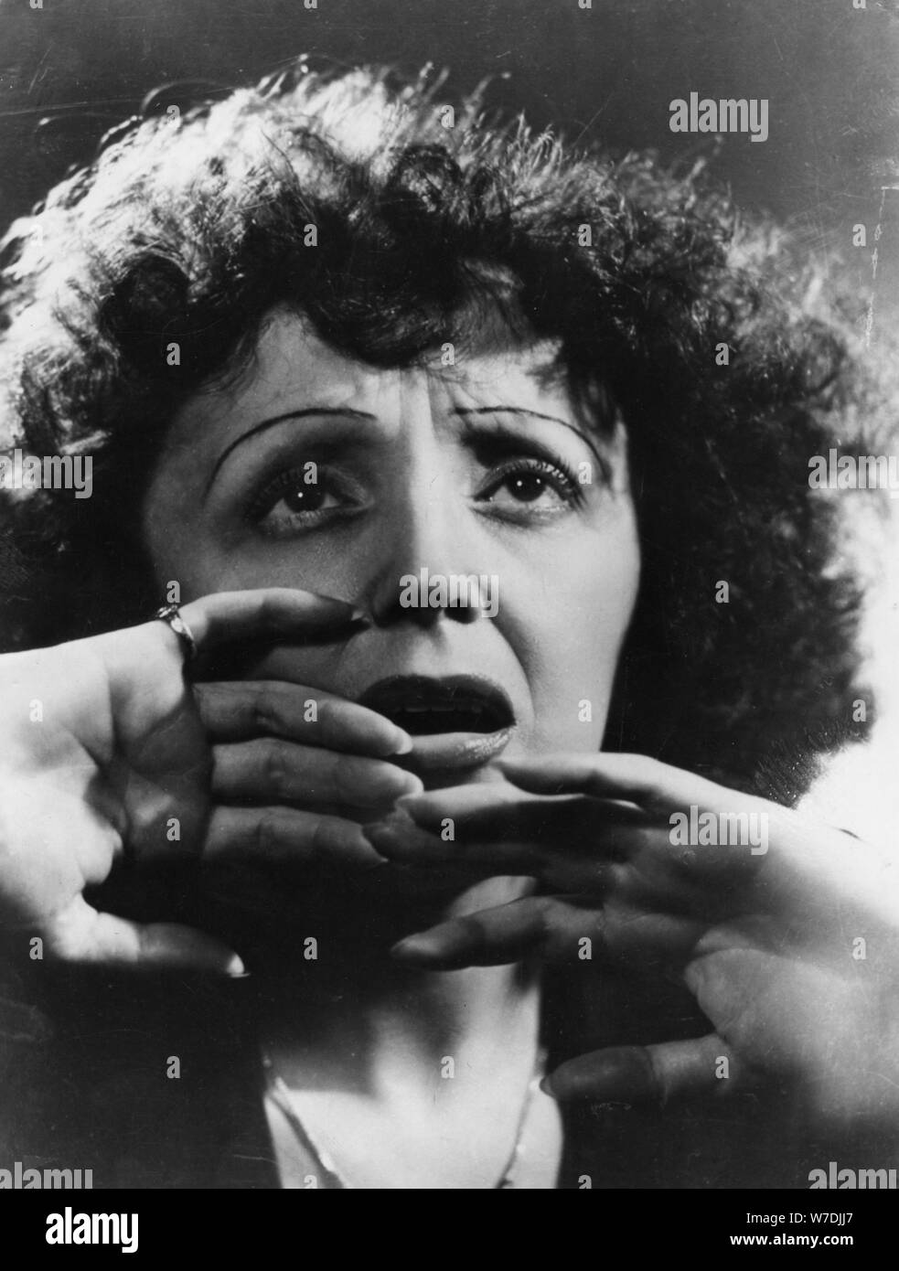 Edith piaf singing hi-res stock photography and images - Alamy