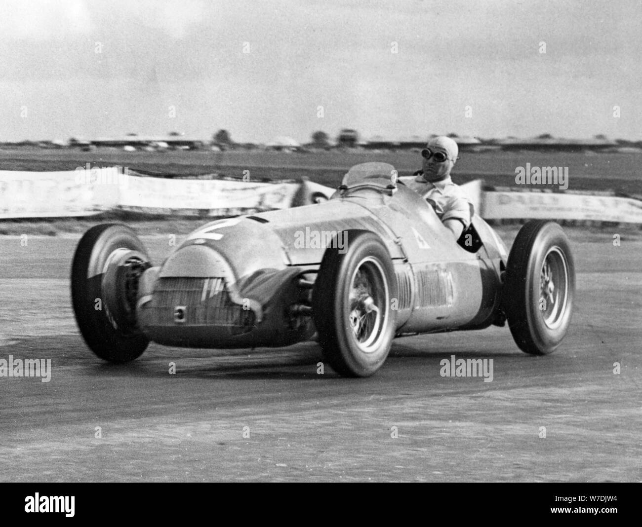 1950's black and white motor racing hi-res stock photography and images ...