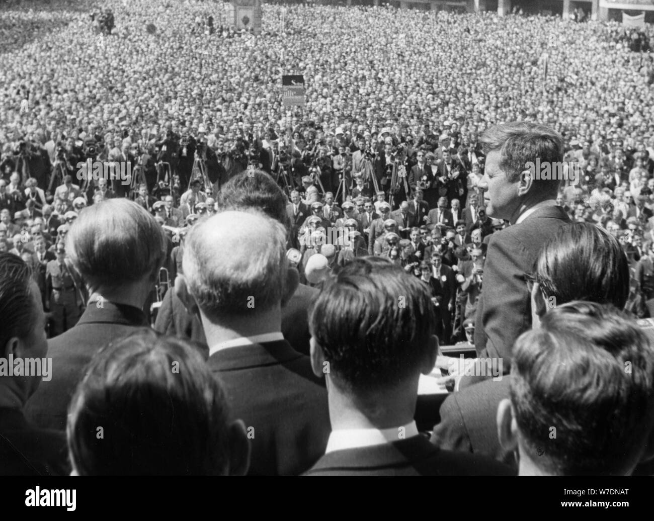 American president giving speech hi-res stock photography and images ...