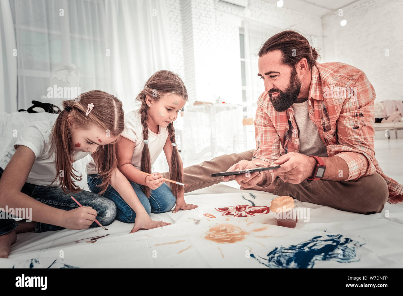 Happy family watercolor drawing hi-res stock photography and images - Alamy