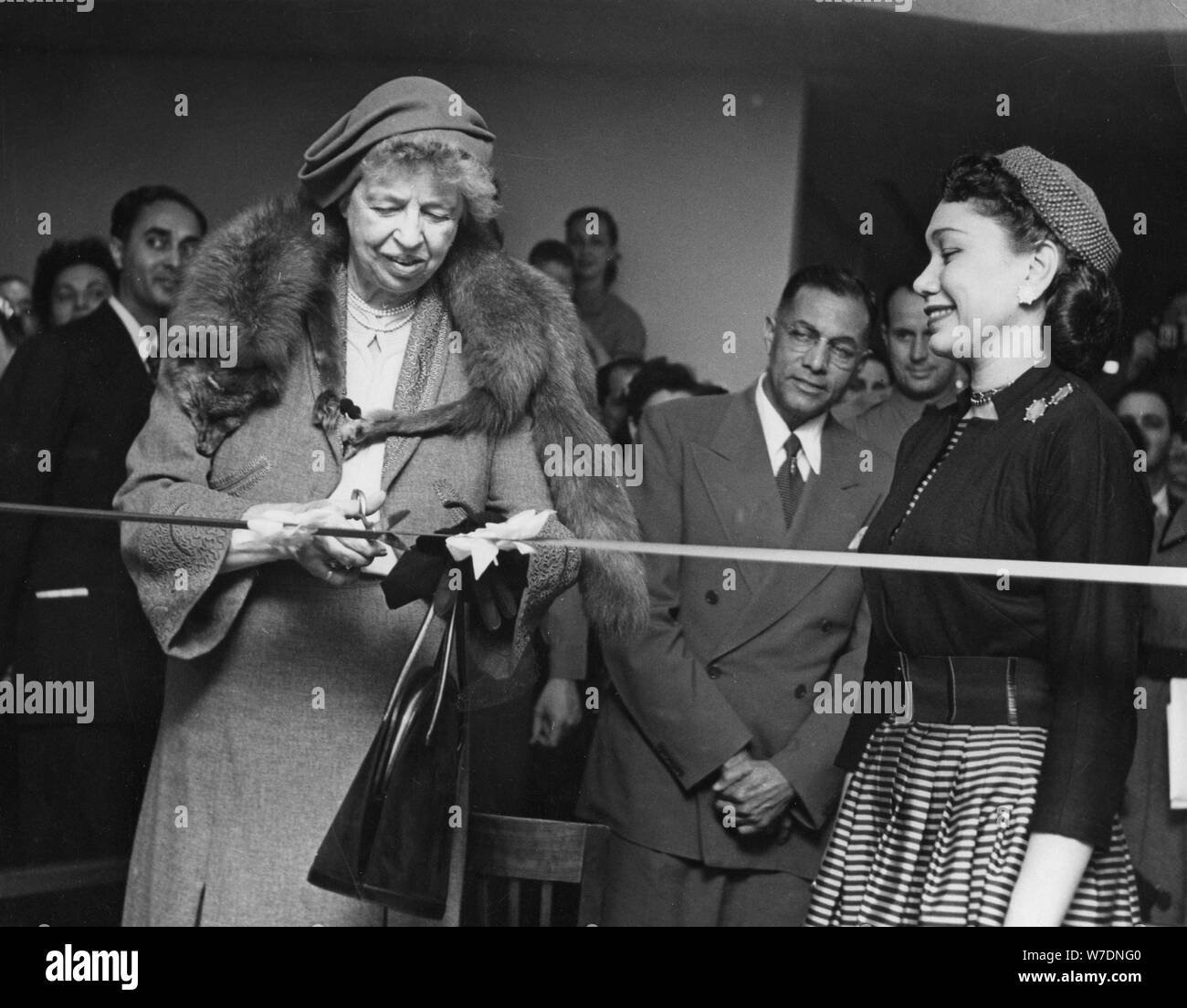 20th century fox building in the 1950s hi-res stock photography and ...