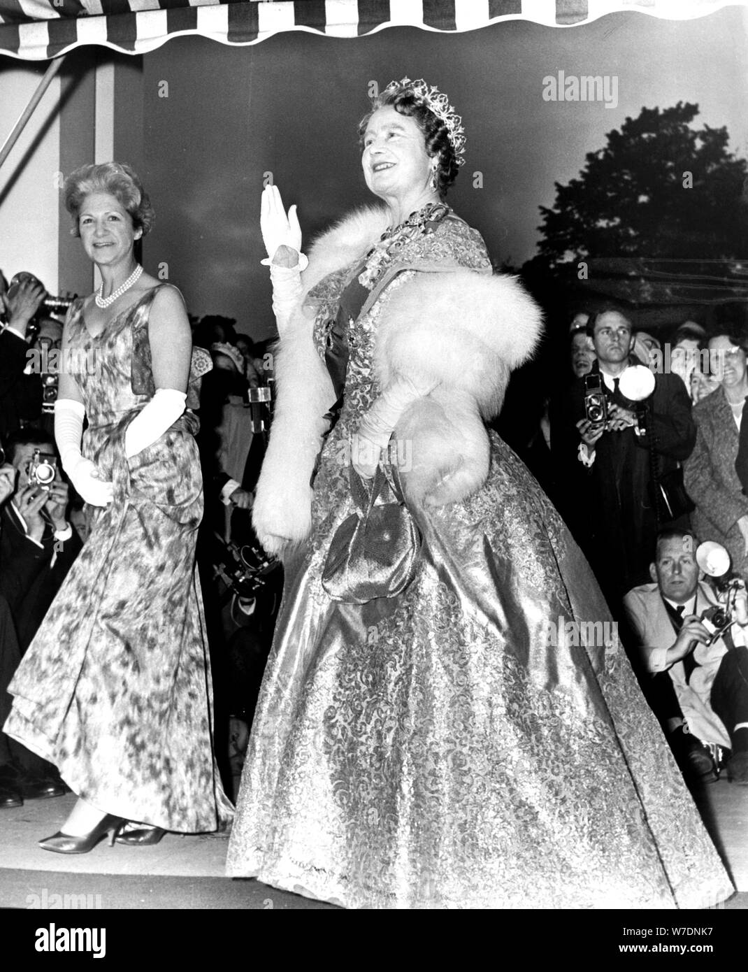 Queen elizabeth 1963 Black and White Stock Photos & Images - Alamy