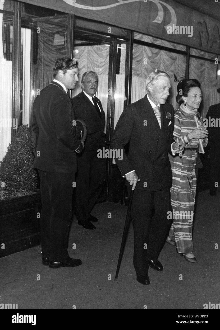 Duke of duchess of windsor paris hi-res stock photography and images ...