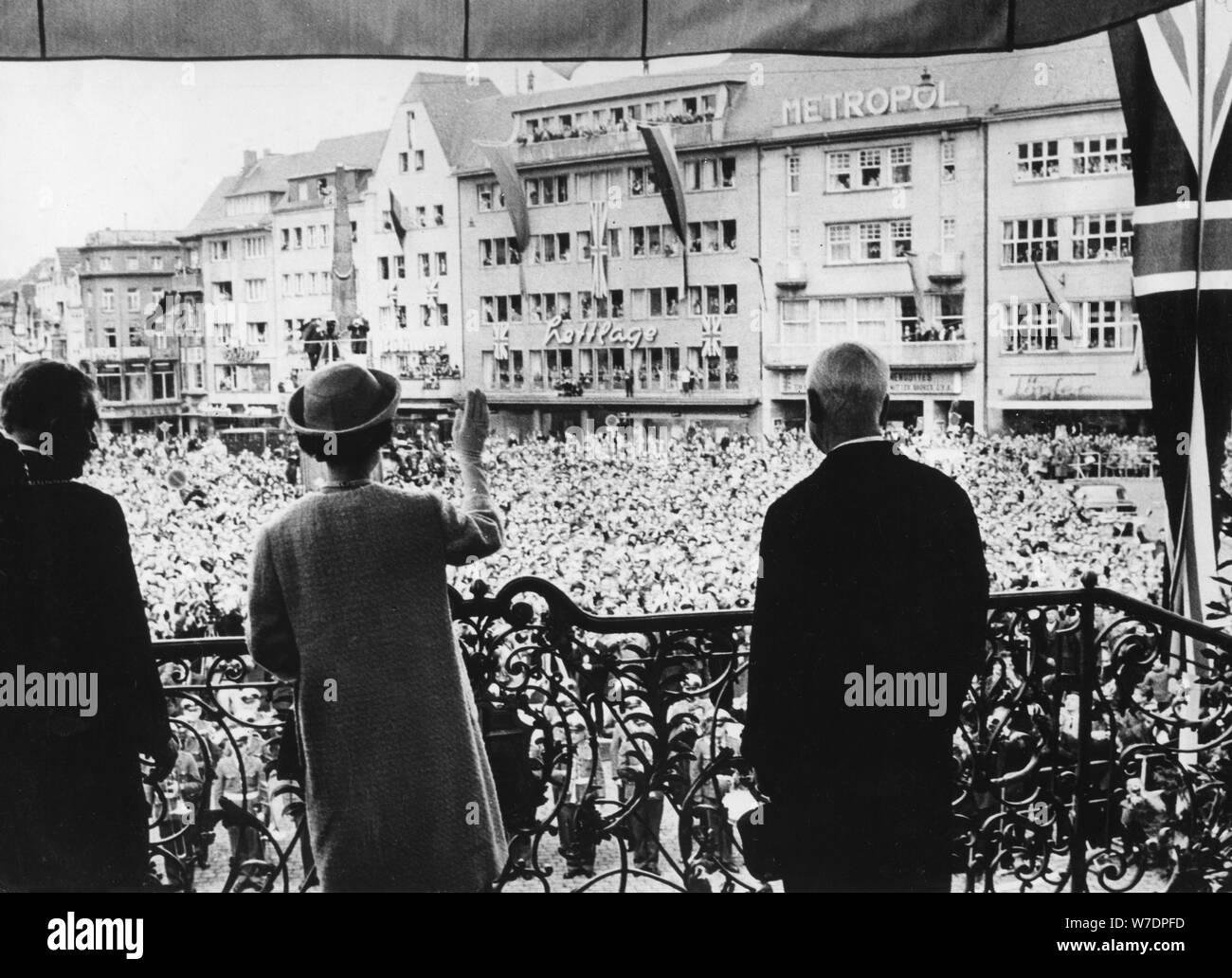 Queen elizabeth ii 1965 germany hi-res stock photography and images - Alamy