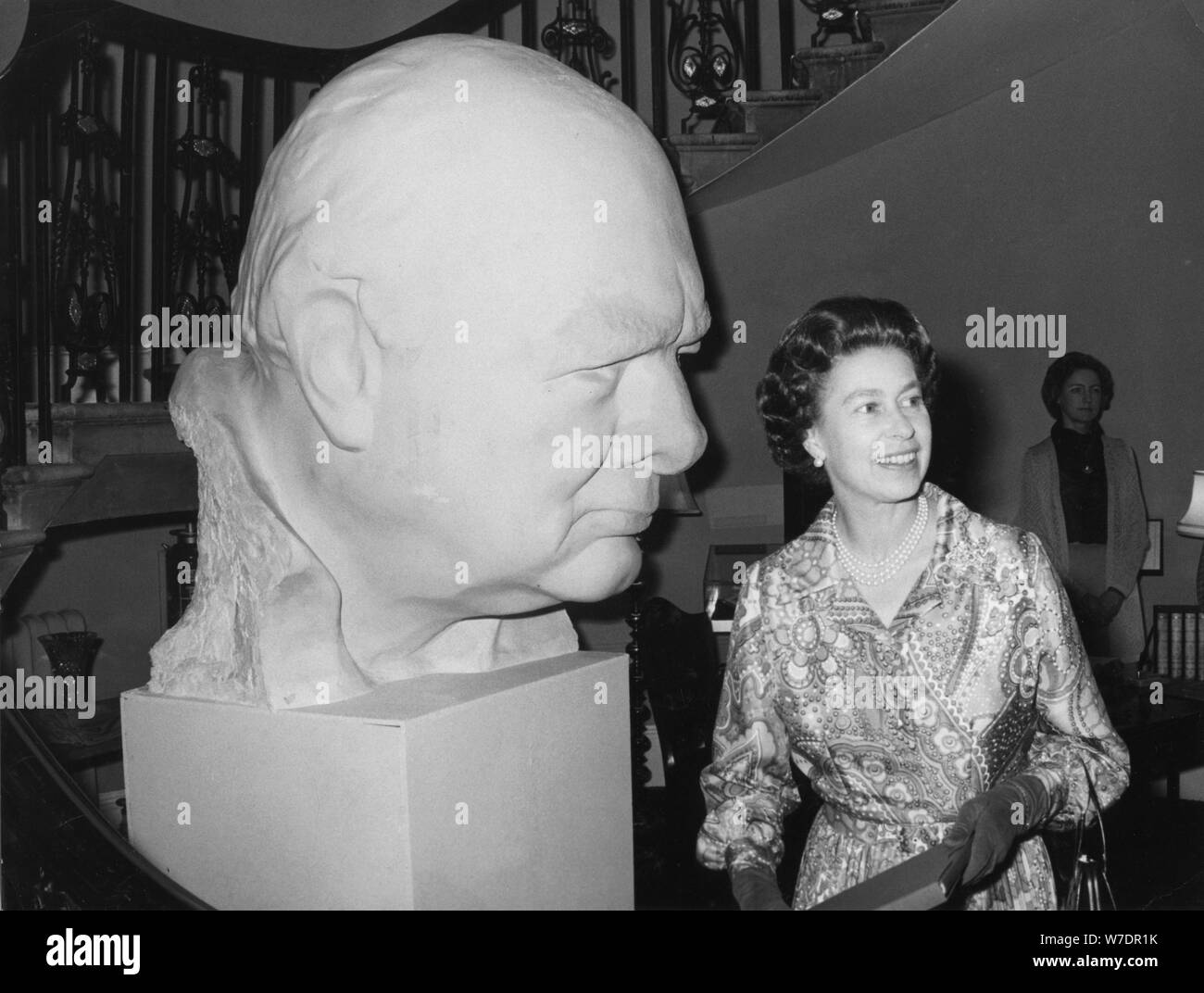 Bust of queen elizabeth hi-res stock photography and images - Alamy