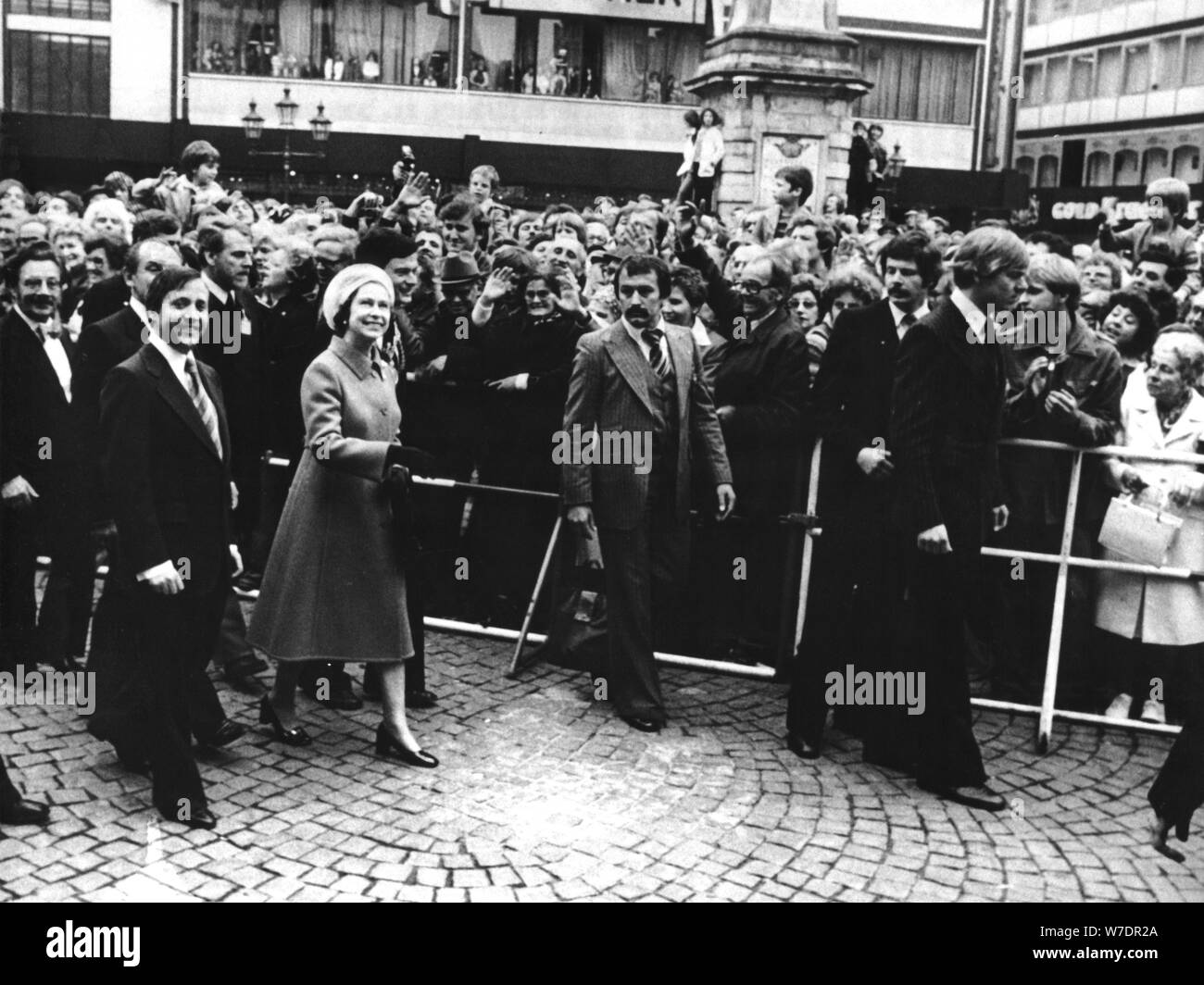 Queen elizabeth ii in germany 1970s hi-res stock photography and images ...
