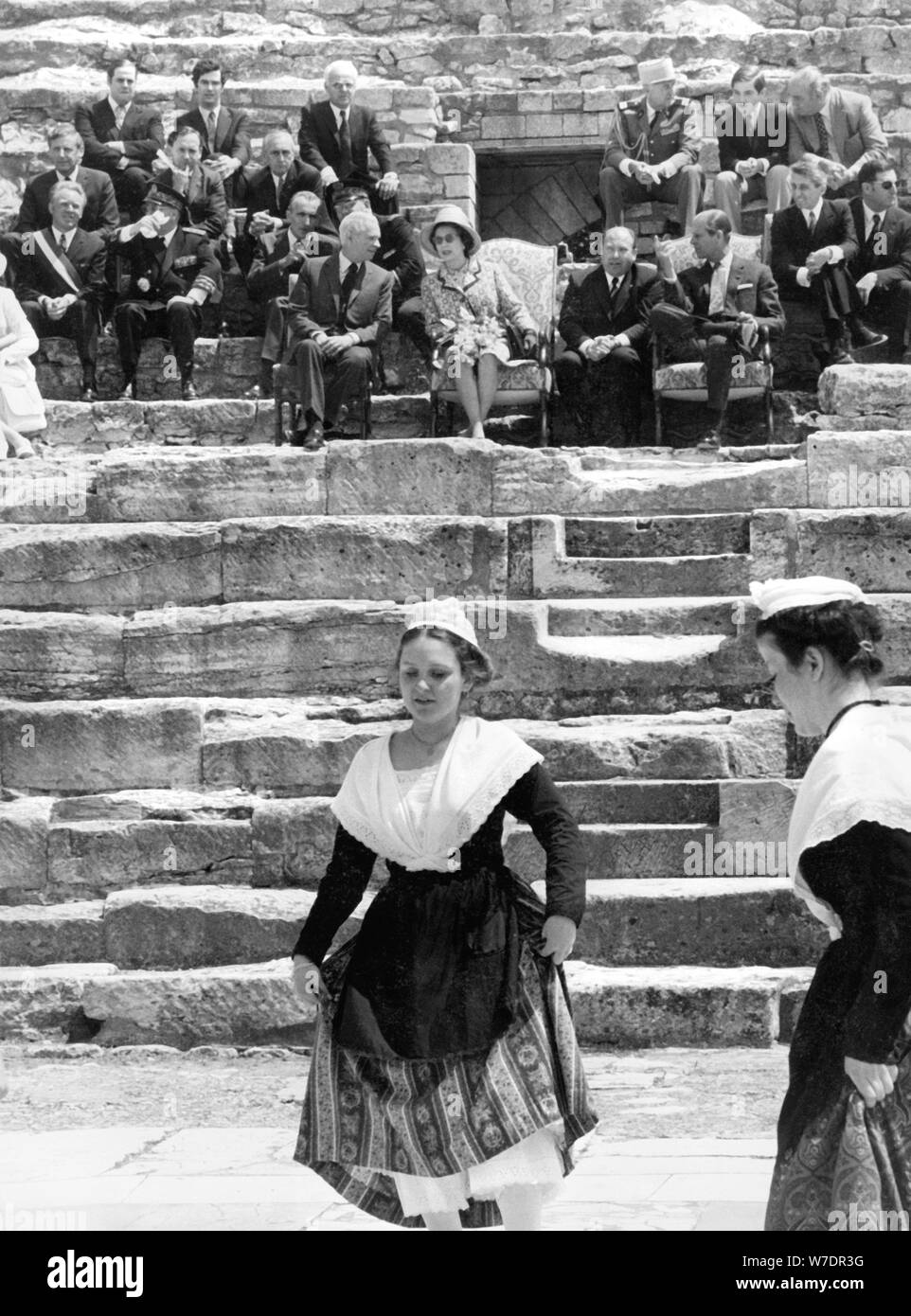 Queen elizabeth dancing philip Black and White Stock Photos & Images ...