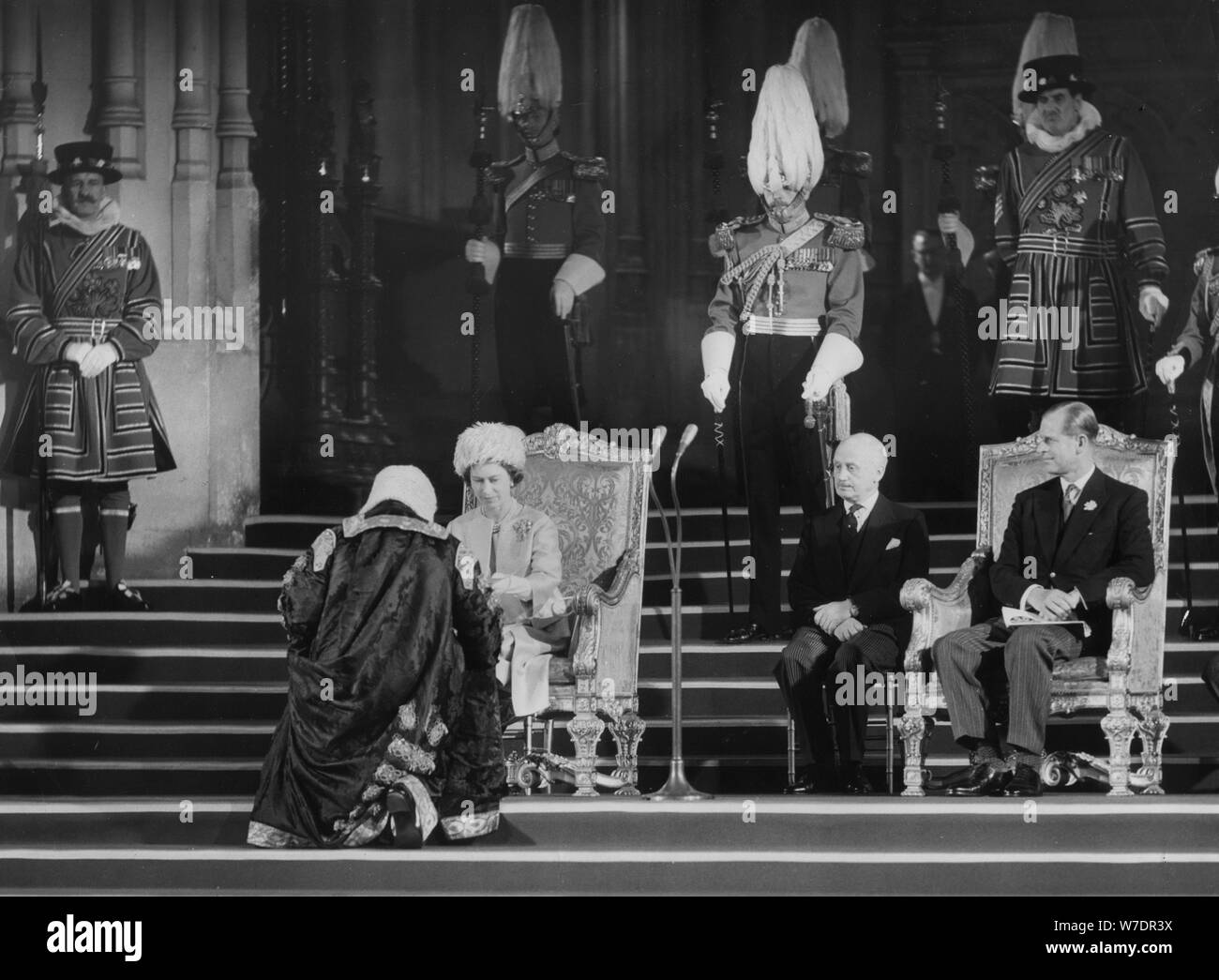Queen elizabeth ii 1965 hi-res stock photography and images - Alamy